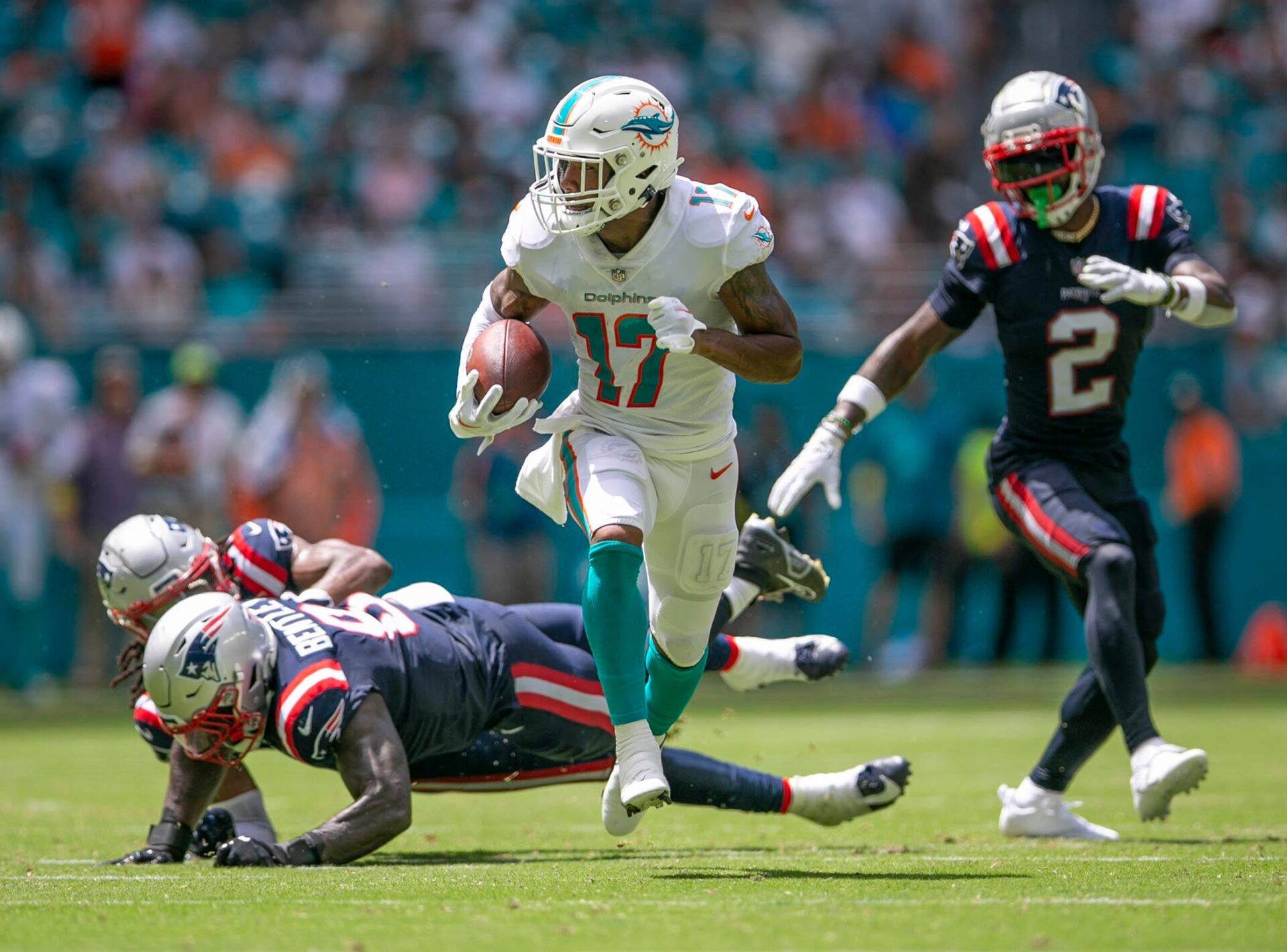 Fantasy Football Trade Analyzer: Jaylen Waddle, Miles Sanders on the move