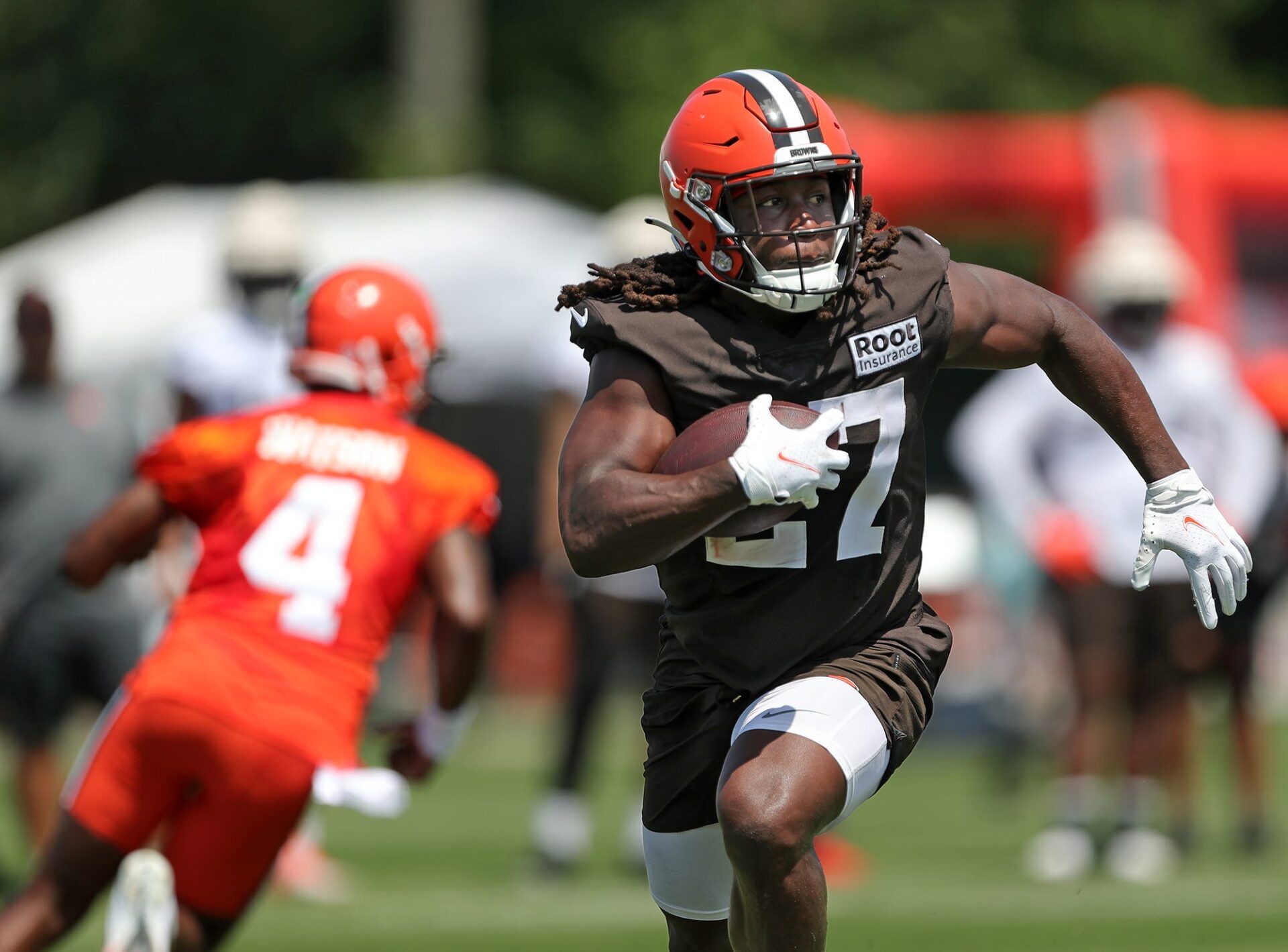 Should you start Kareem Hunt vs. the Carolina Panthers?