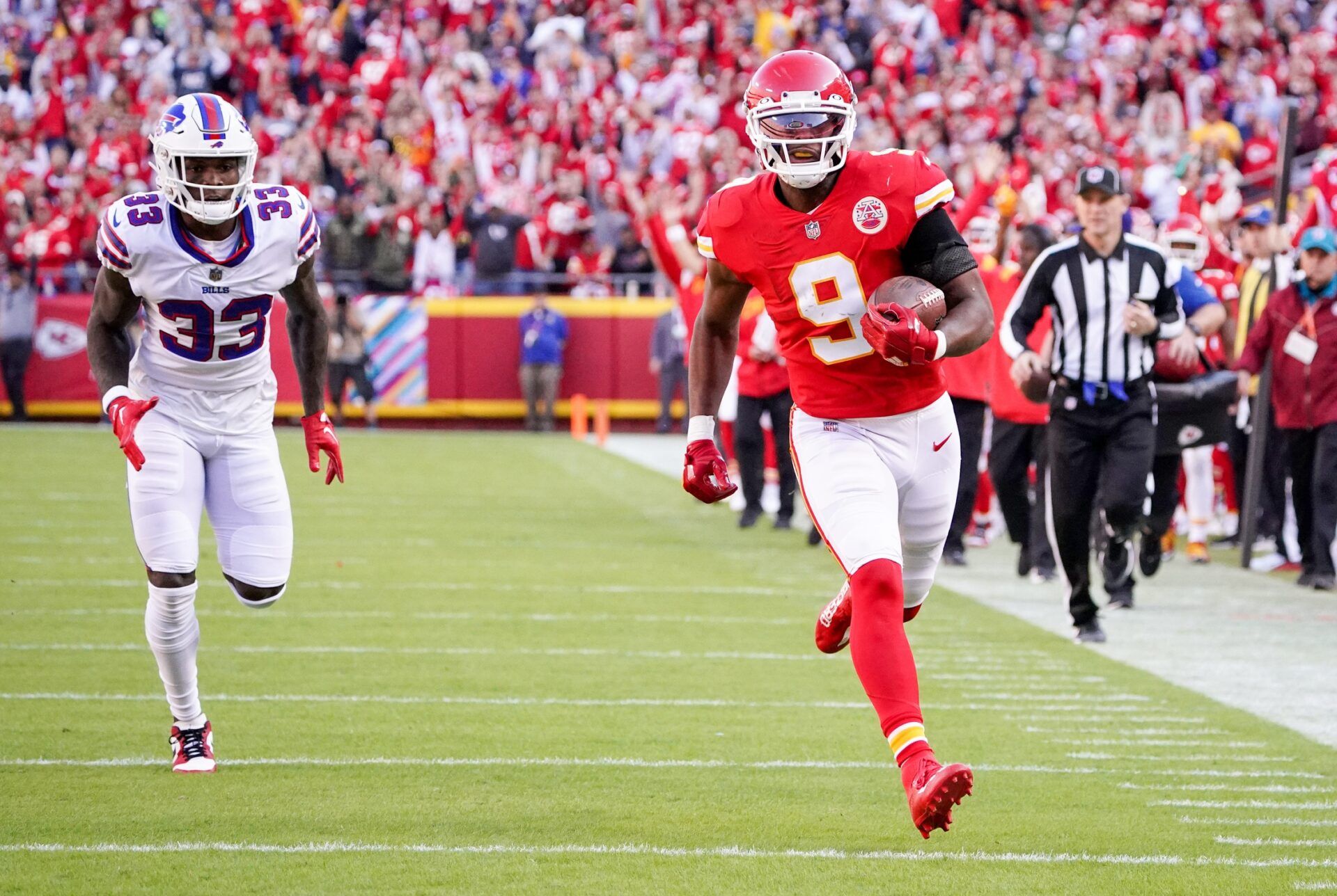 Top 49ers vs. Chiefs DFS Lineup: With Christian McCaffrey in Town, Can We Trust Jeff Wilson Jr.?