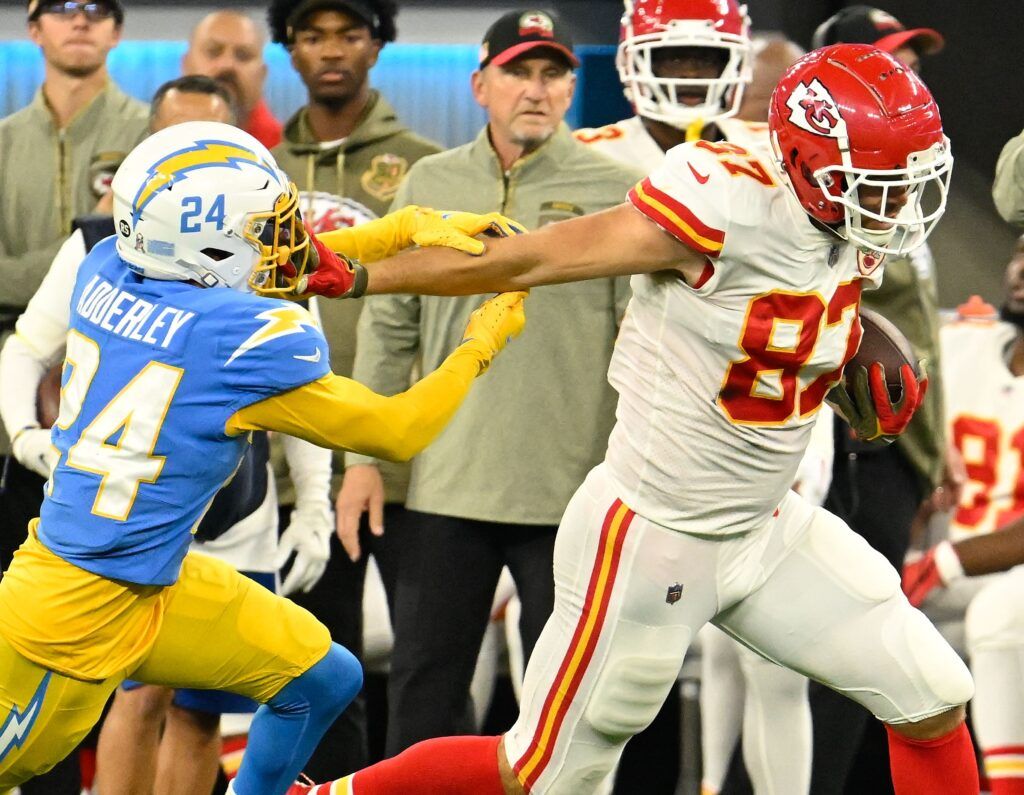 Kansas City Chiefs Dreadnoughts in 30-27 Win Over Los Angeles Chargers