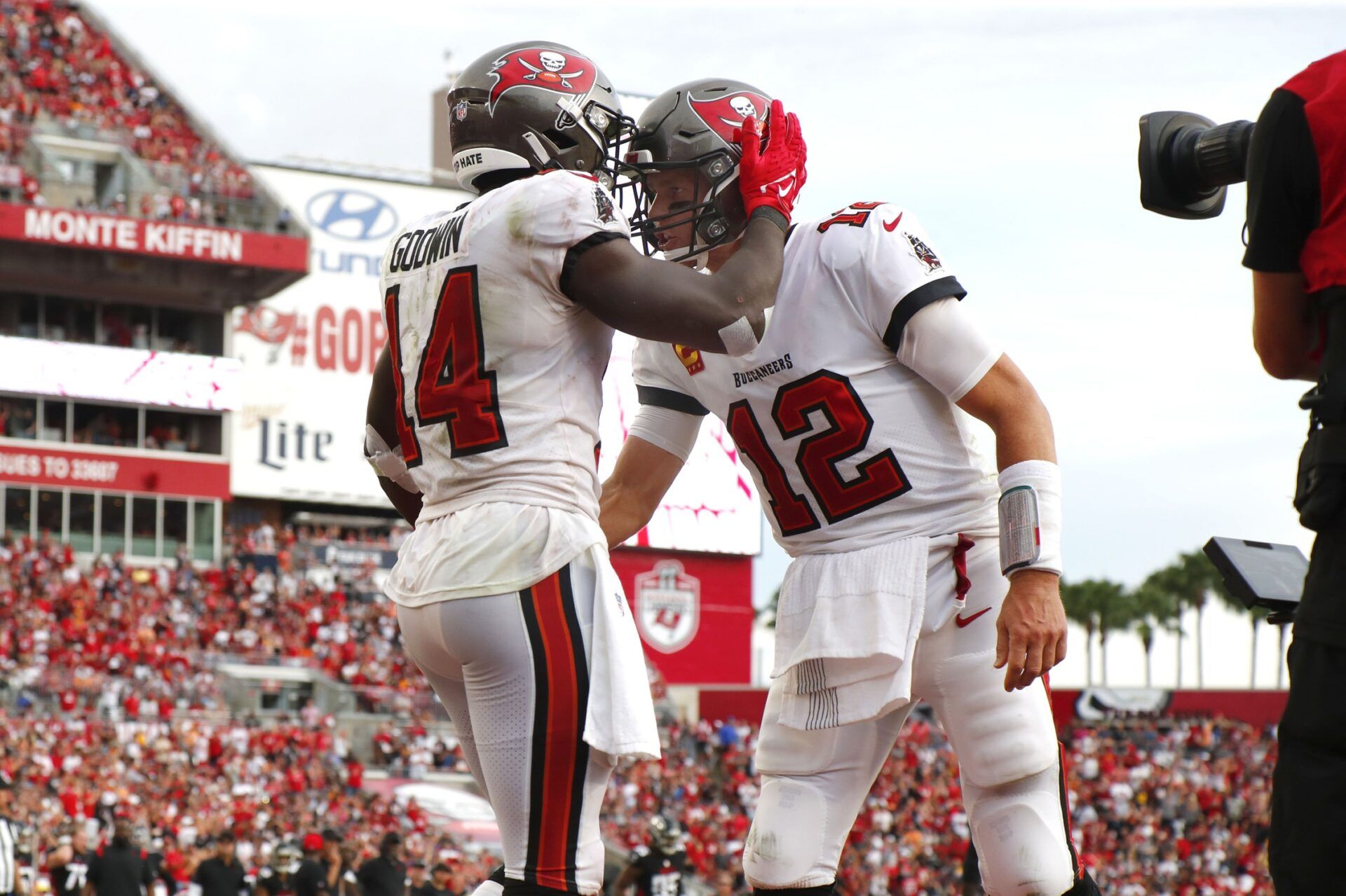 NFL Week 16 Underdog Pick’ems for Sunday Night Football Include Tom ...