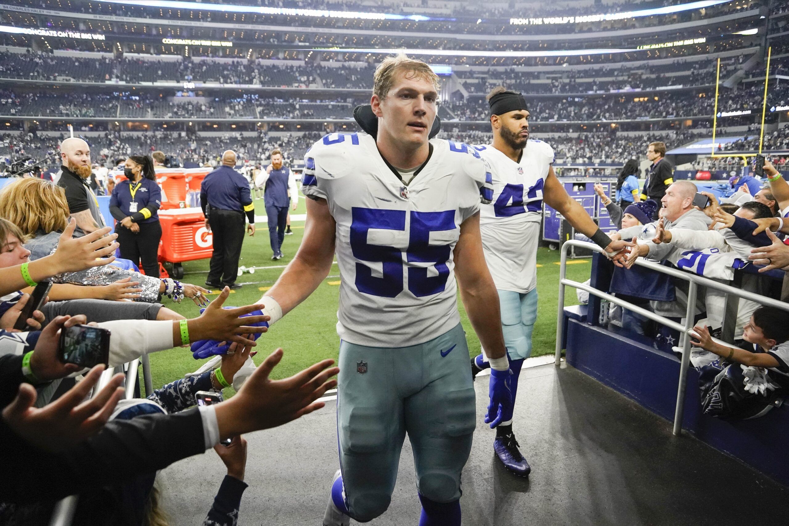 Will the Cowboys Re-Sign Leighton Vander Esch? Will the Former First ...