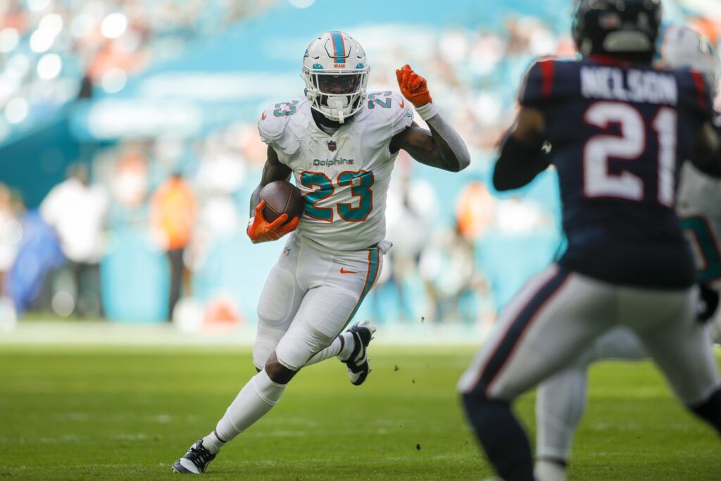 Jeff Wilson Jr. and Raheem Mostert Start/Sit Week 14: Should You Start ...