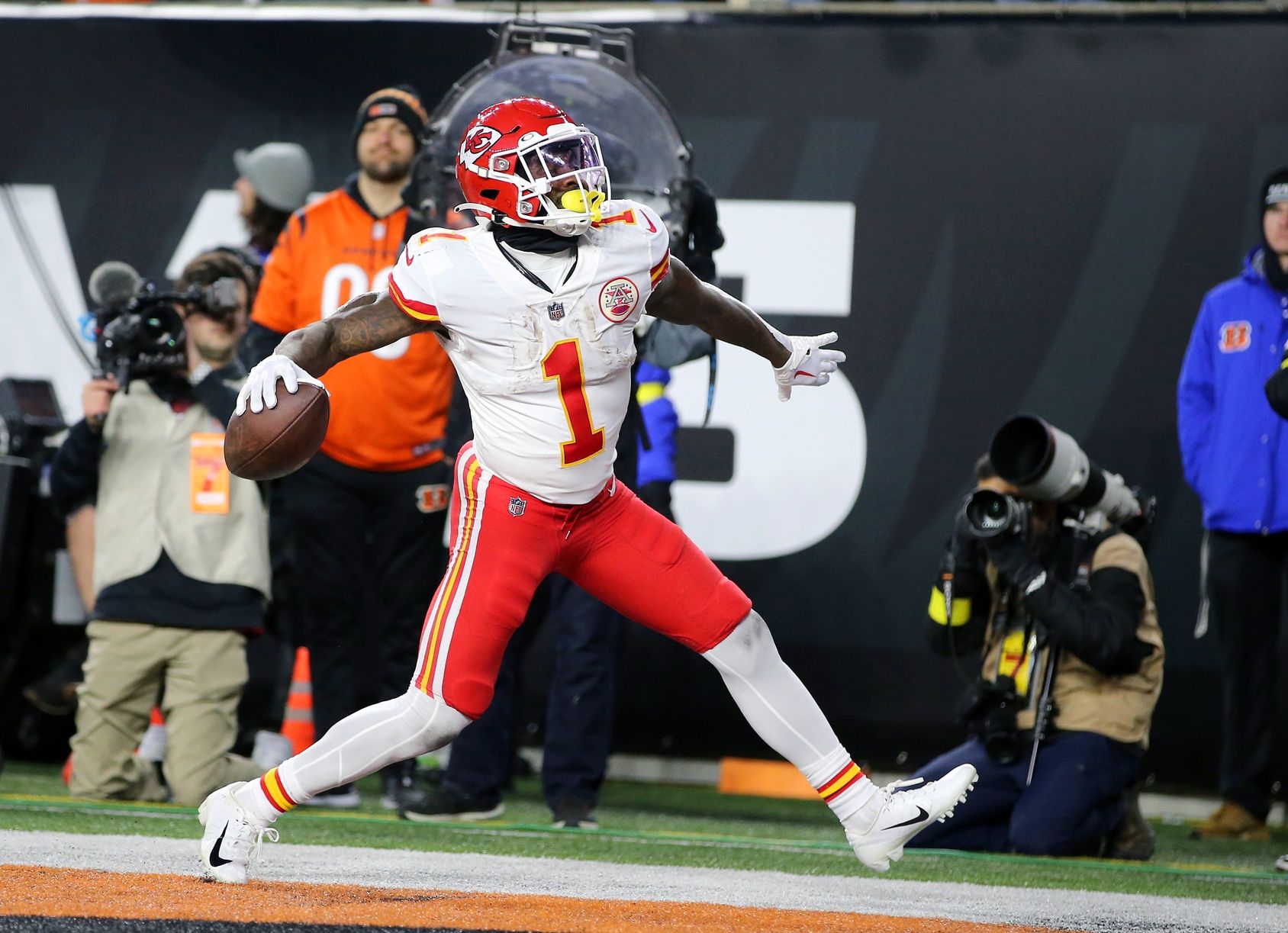 Jerick McKinnon Waiver Wire Week 14: Can Fantasy Managers Trust Him?