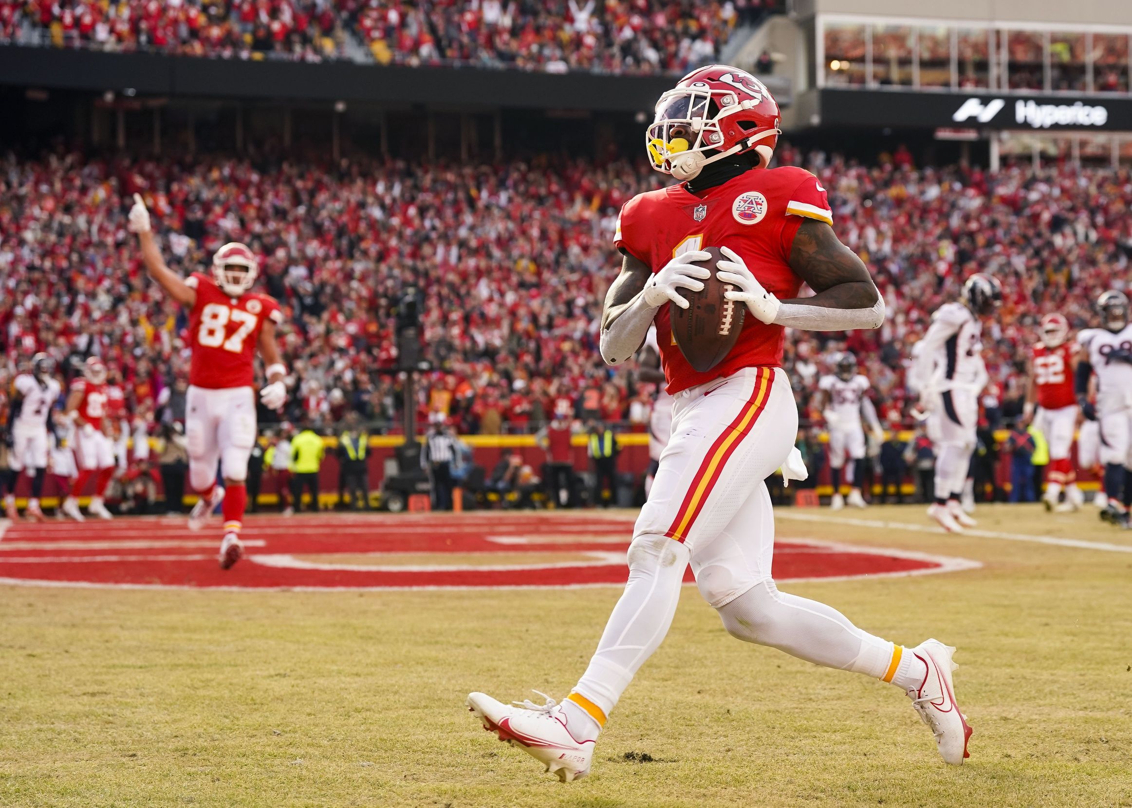 NFL Week 18 Underdog Pick’ems for Chiefs vs. Raiders Include Jerick ...