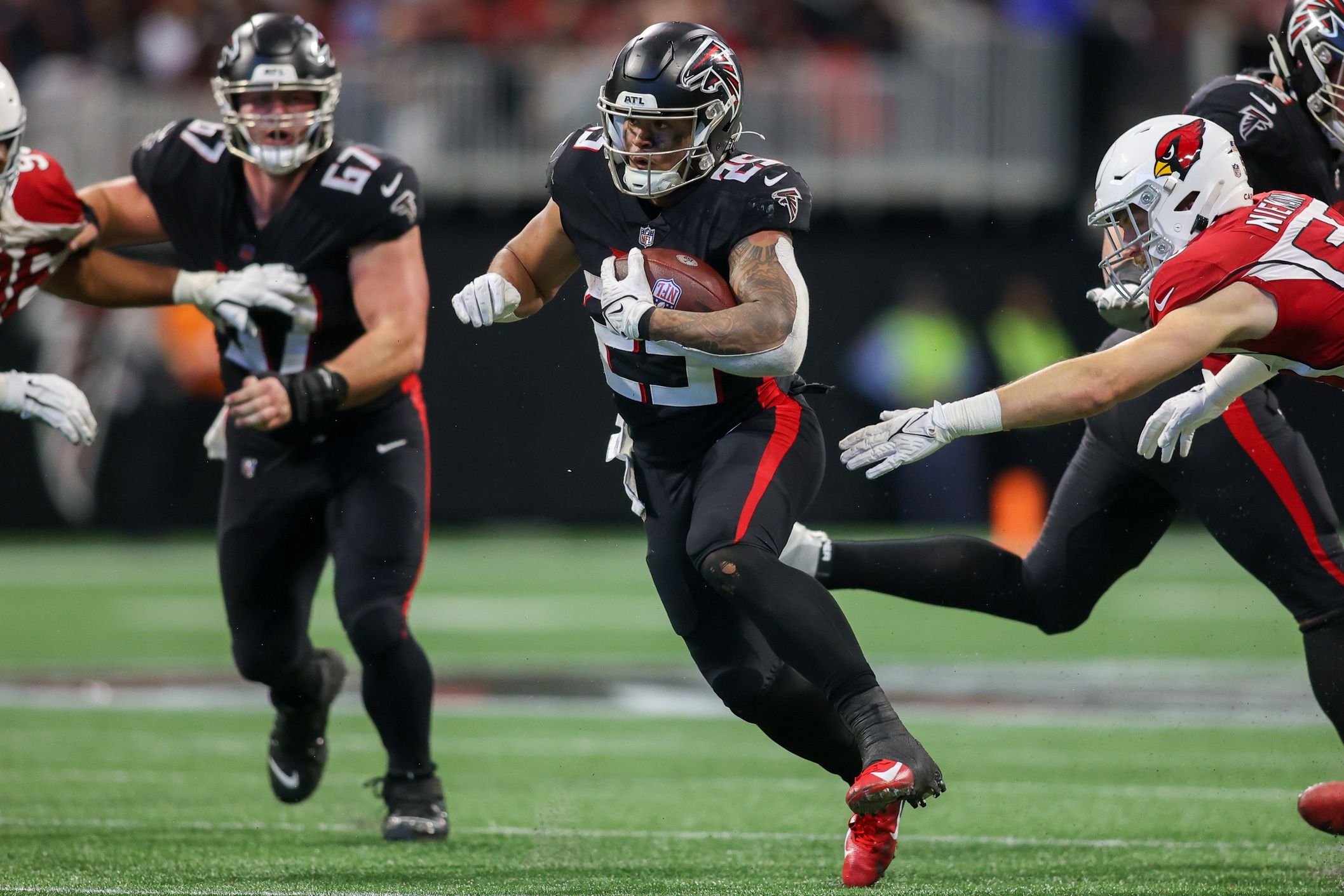 Tyler Allgeier and Cordarrelle Patterson Start/Sit Week 18: Should You ...