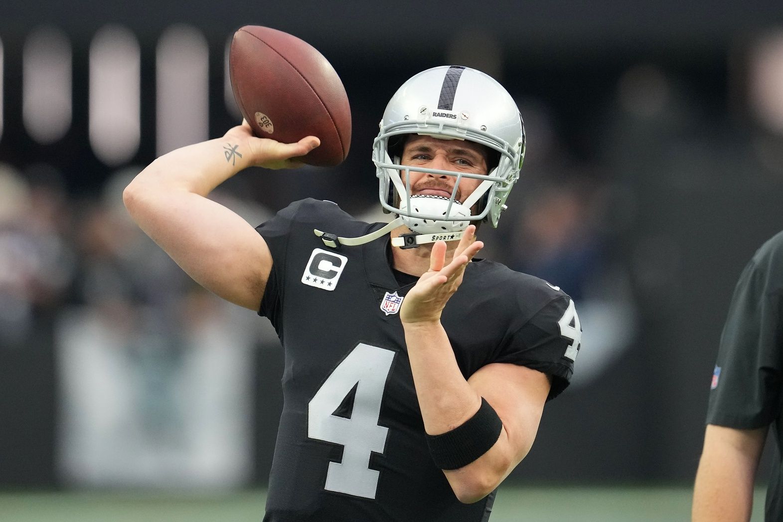 What Would a Derek Carr-Led Jets Offense Look Like? Why Carr Can Be ...