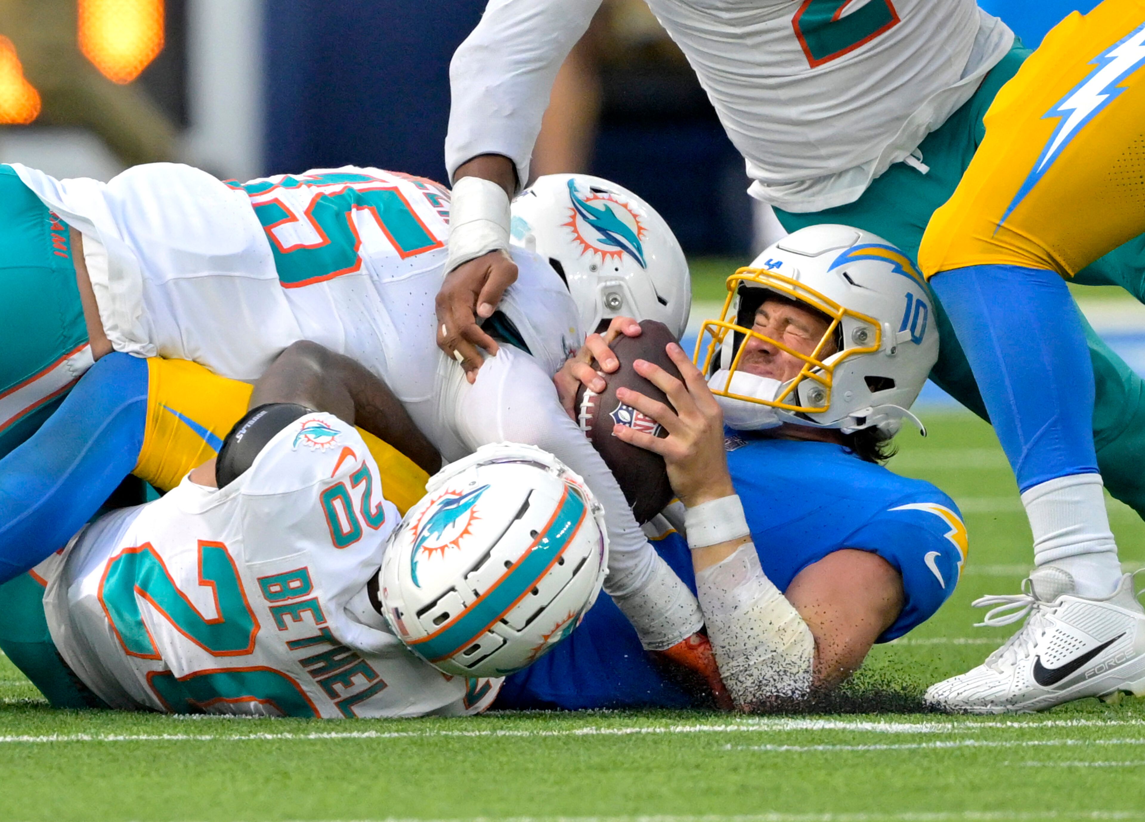 Miami Dolphins vs. Los Angeles Chargers Winners and Losers: Mike ...