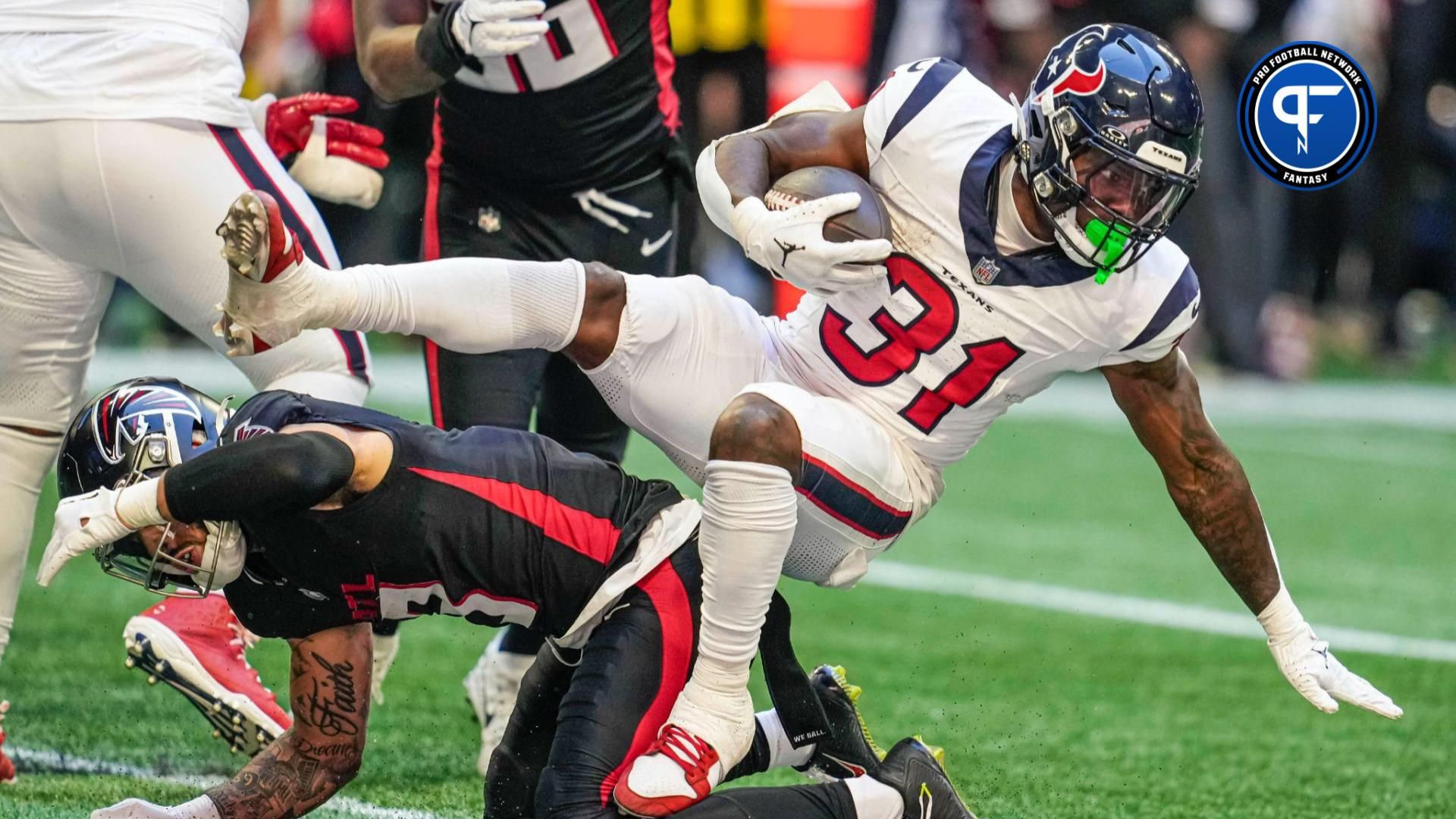 Should You Start Dameon Pierce or Gus Edwards?