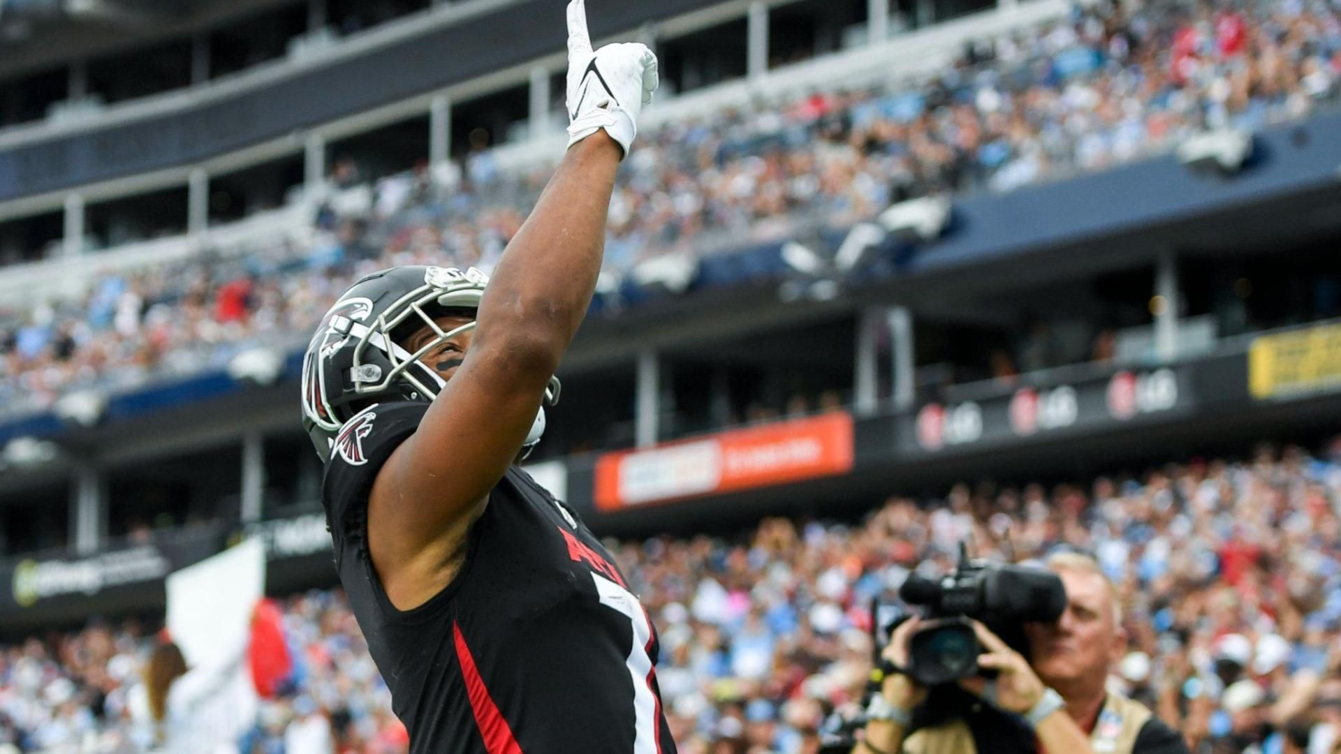 NFL Player Props You Should Be Betting On In Week 9: Bijan Robinson ...