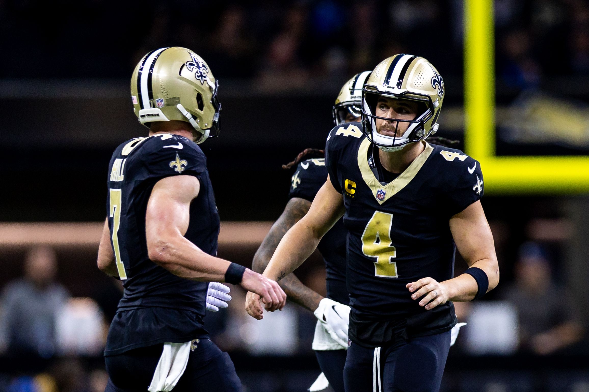 Is Derek Carr Playing Today? Saints QB Dealing With Multiple Injuries