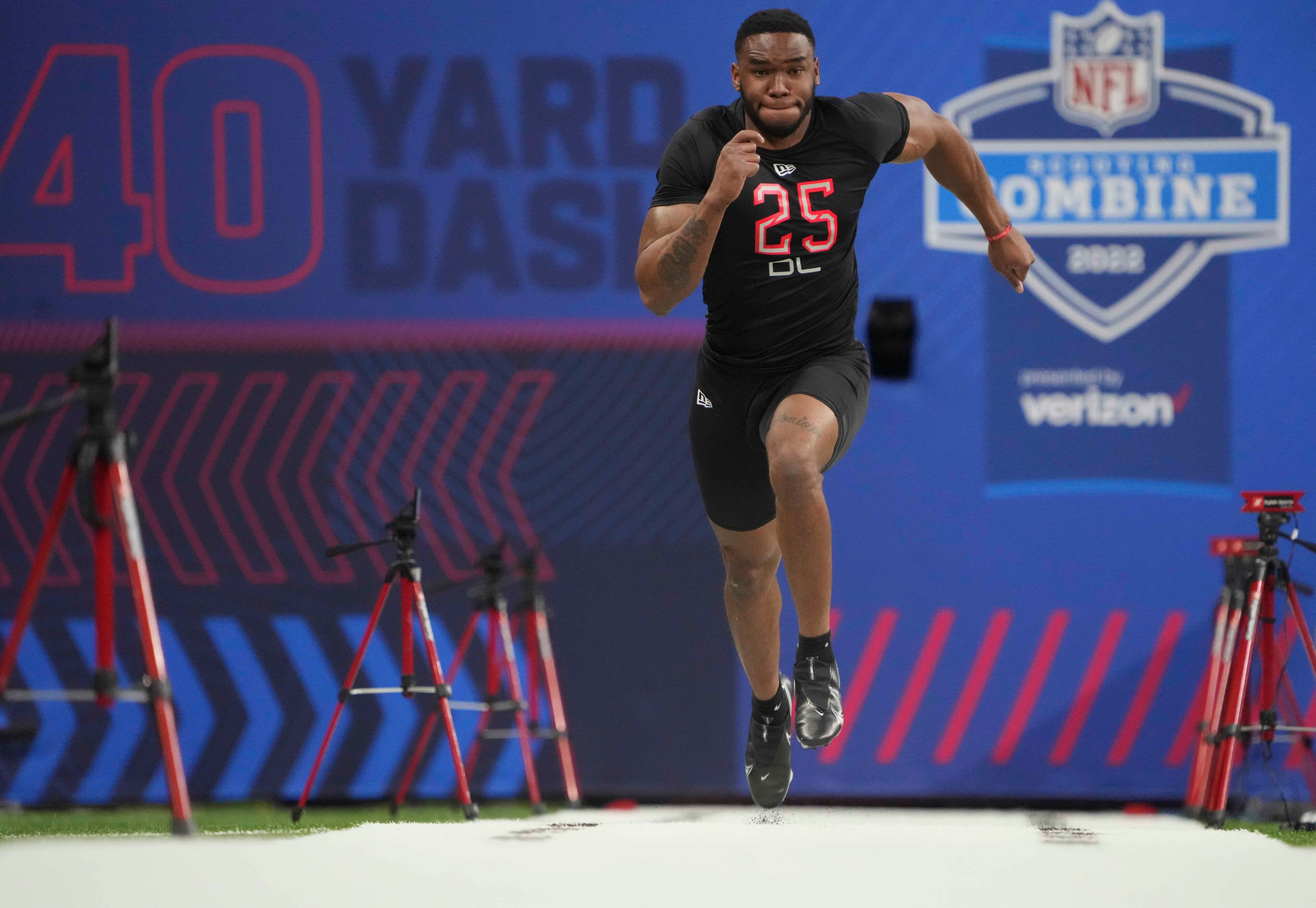 Fastest Defensive Linemen 40-Yard Dash Times in NFL Scouting Combine ...