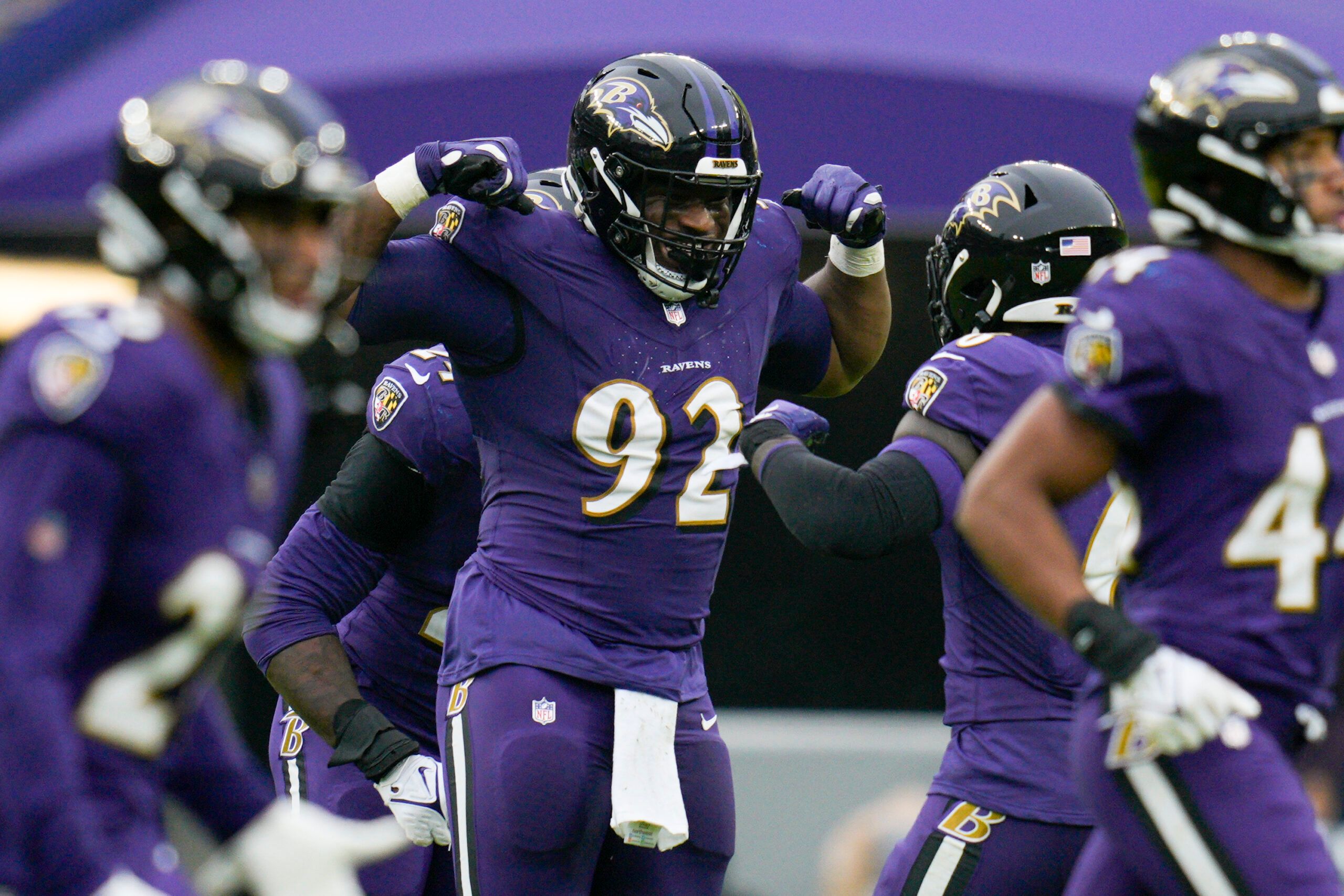 Justin Madubuike's Contract Details: DT Re-Signs With Ravens for $98 ...