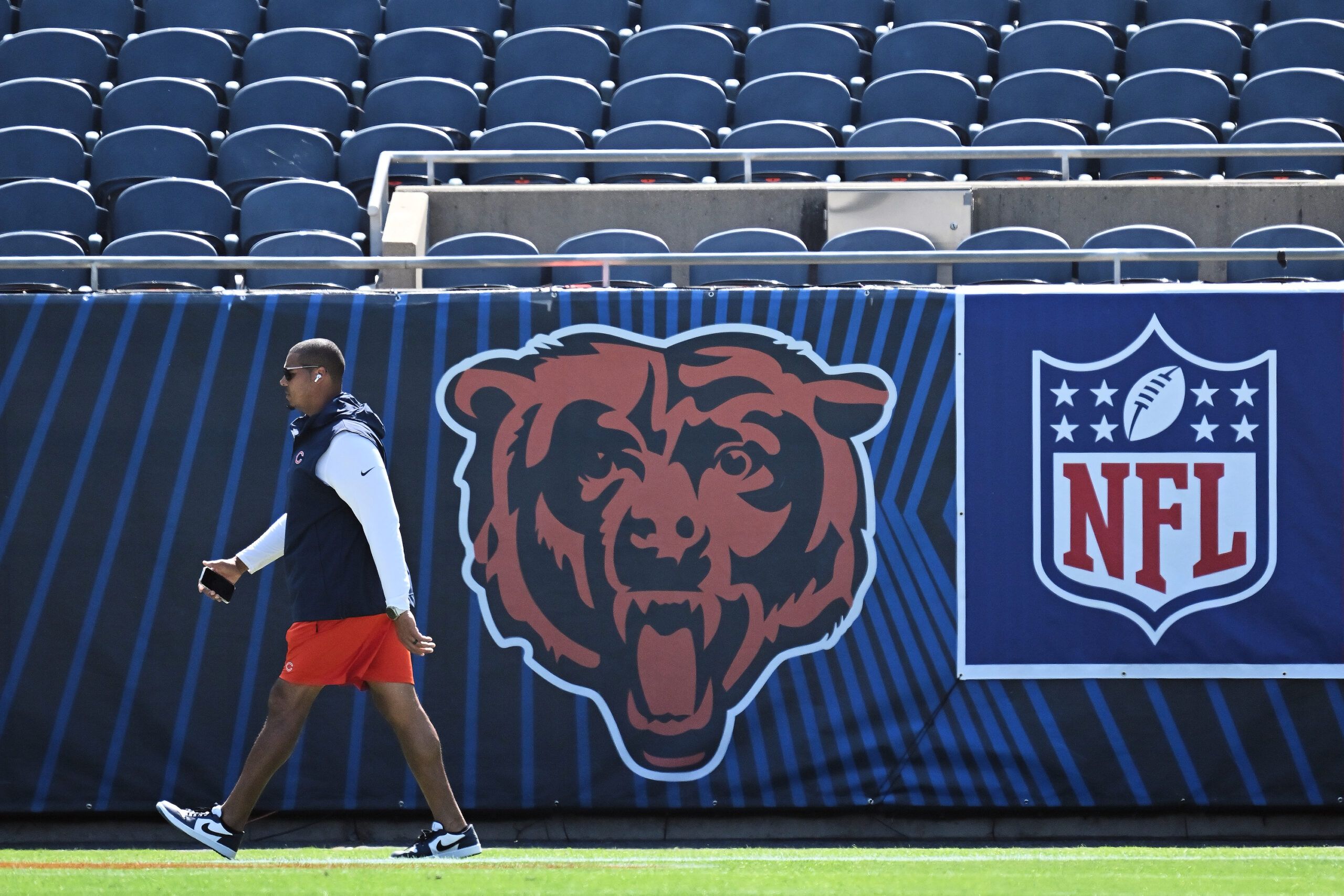 Meet Eric Washington, the Chicago Bears' 2024 Defensive Coordinator