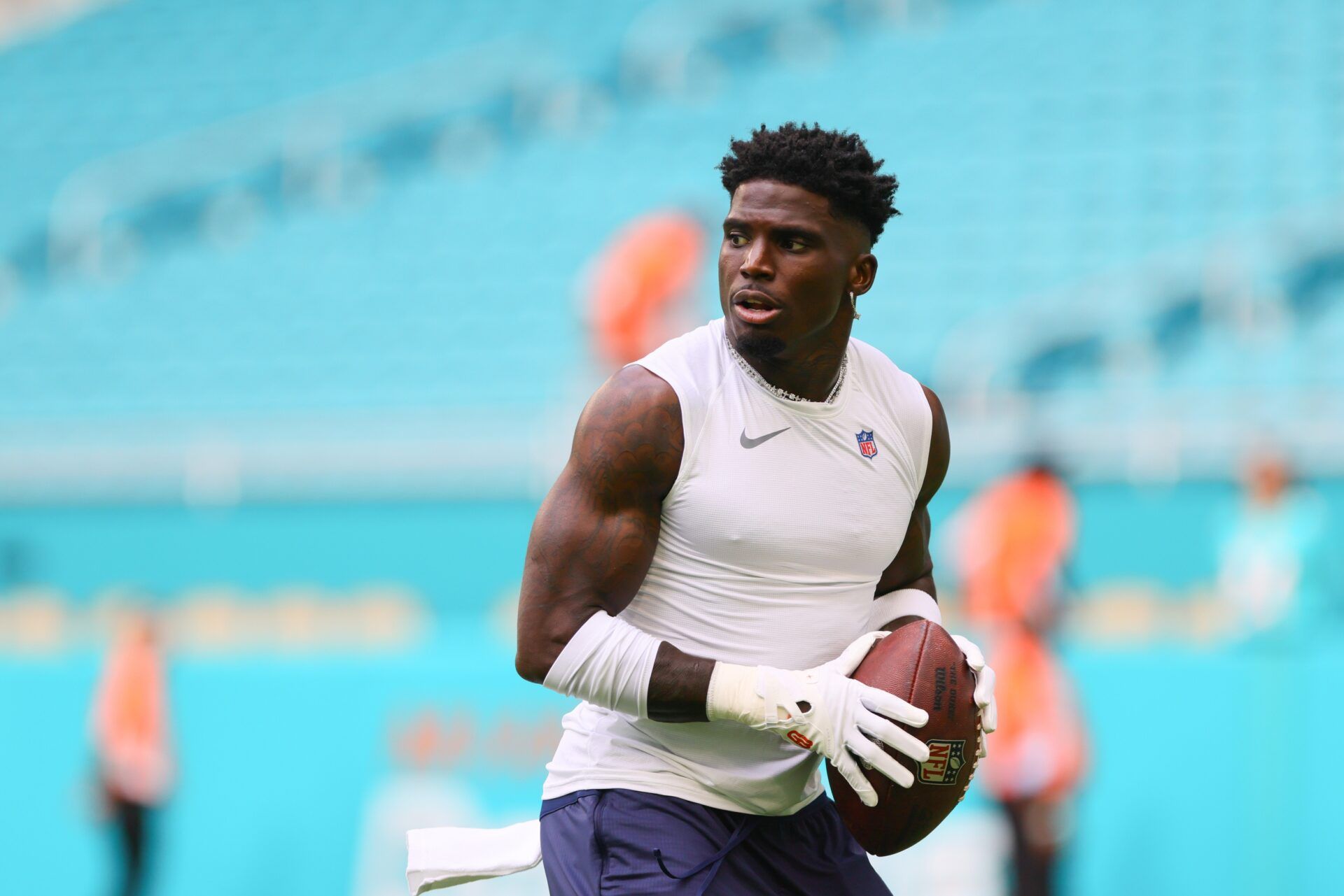 Tyreek Hill Injury Update: Dolphins WR Dealing With Hand Issue as Regular Season and Fantasy ...
