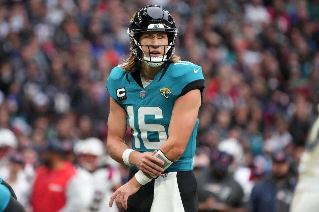 Week 7 QB Rankings: Grading the Performances of Trevor Lawrence, Lamar ...