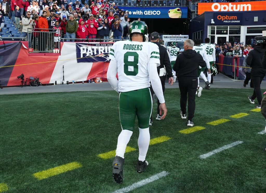 Ex-NFL QB Forecasts ‘Biggest’ Aaron Rodgers Test as Jets Stare at Grim ...