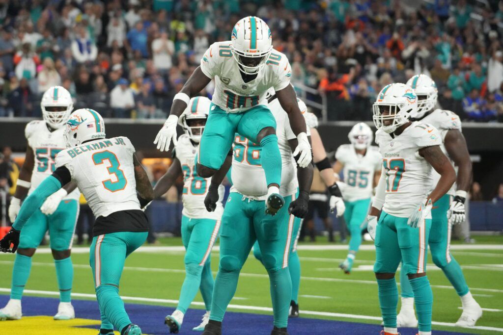 Tyreek Hill Injury Update: Wrist Injury Still a Concern for Miami ...