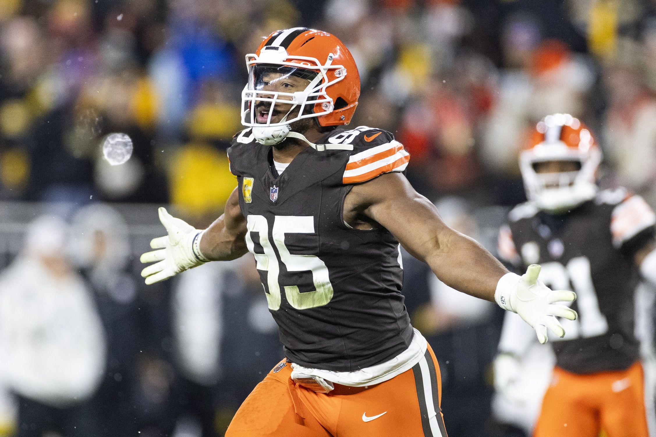 Browns DE Stirs Controversy by Liking Post Critiquing Myles Garrett’s ...