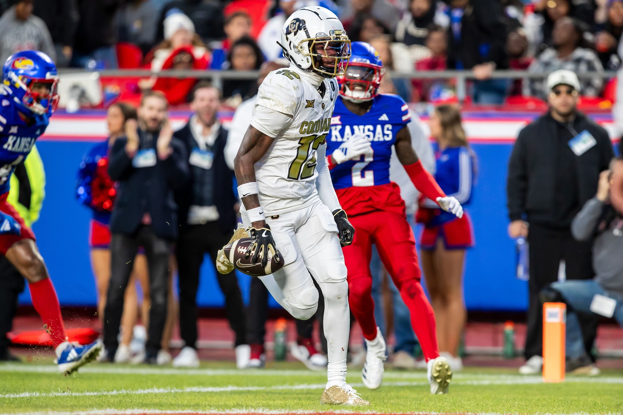 'Class Act,' 'Great Look' - Fans Left in Awe as NFL-Bound Travis Hunter ...