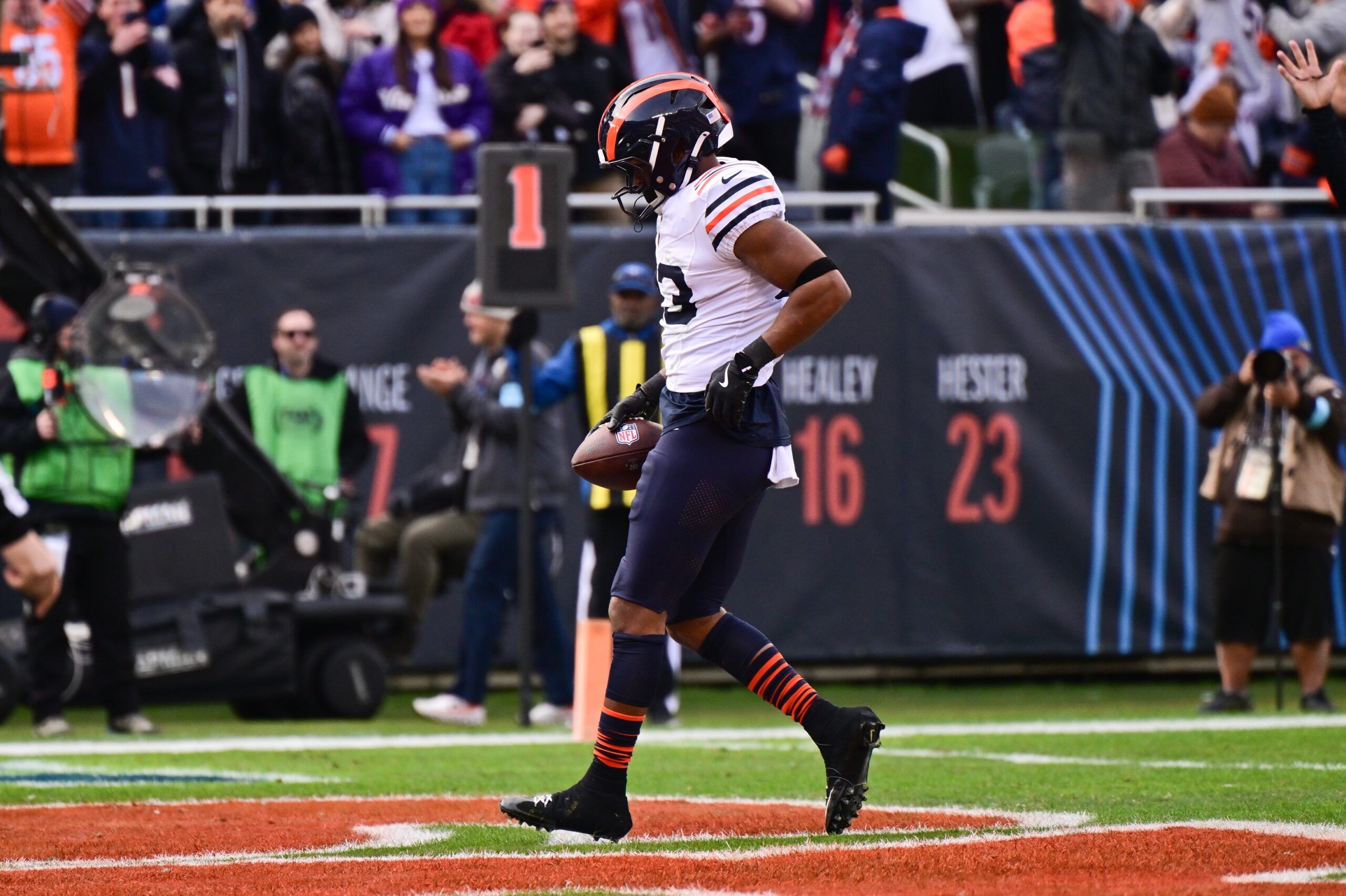 Roschon Johnson Injury Update: Latest on Bears RB After Exiting Game vs ...