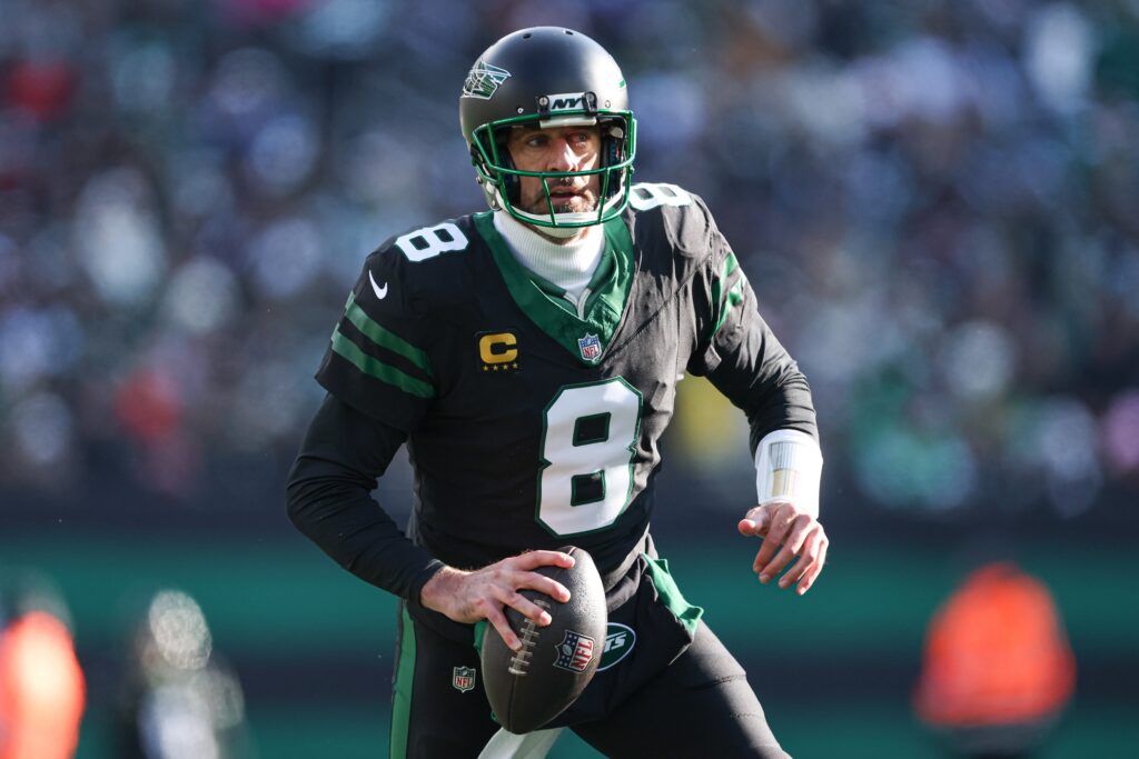 ‘This Was Impressive’ – NFL Fans in Awe As 40-Year-Old Aaron Rodgers ...
