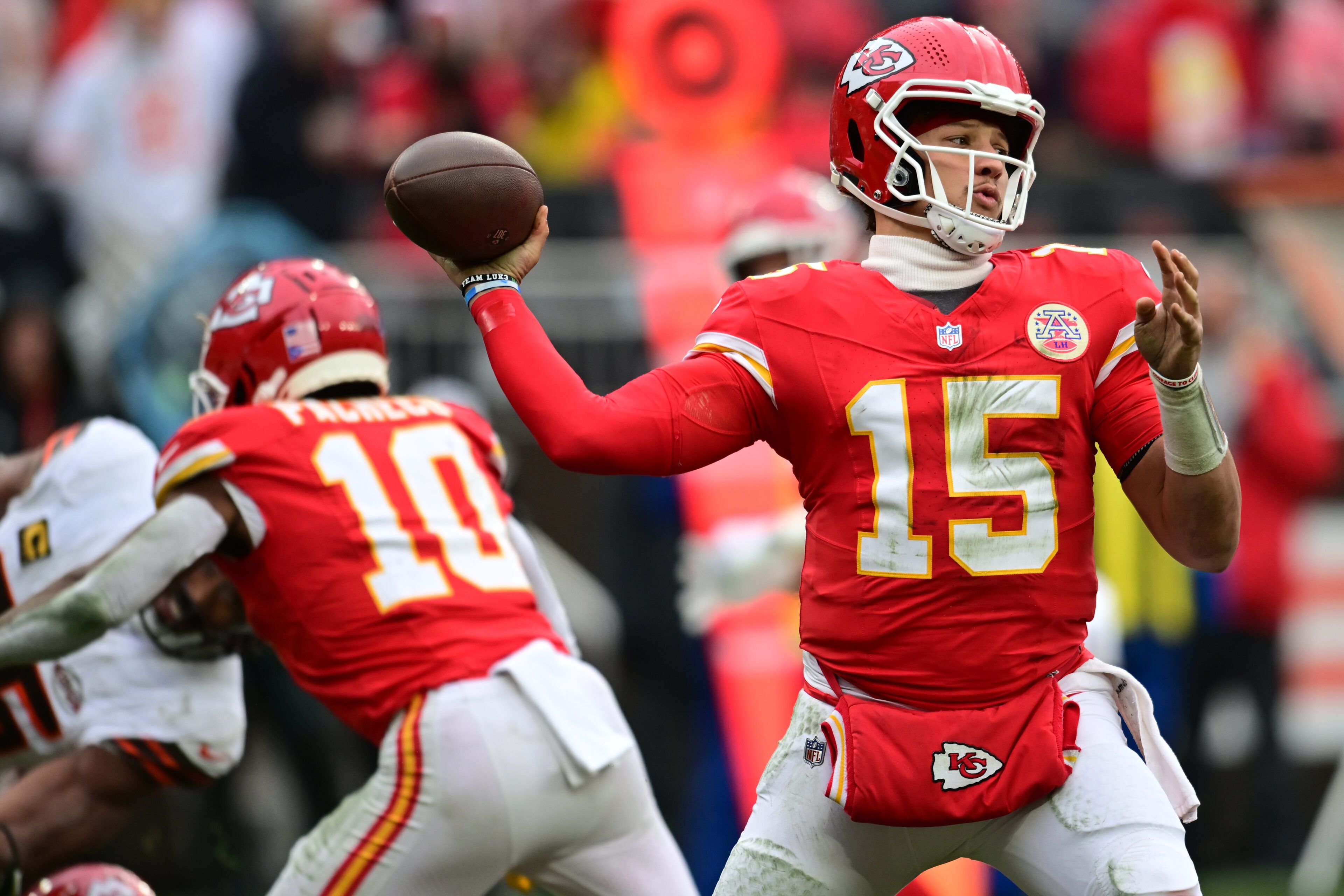 Will Patrick Mahomes Play This Week? Examining the Chiefs QB's Status for Week 16, Fantasy ...