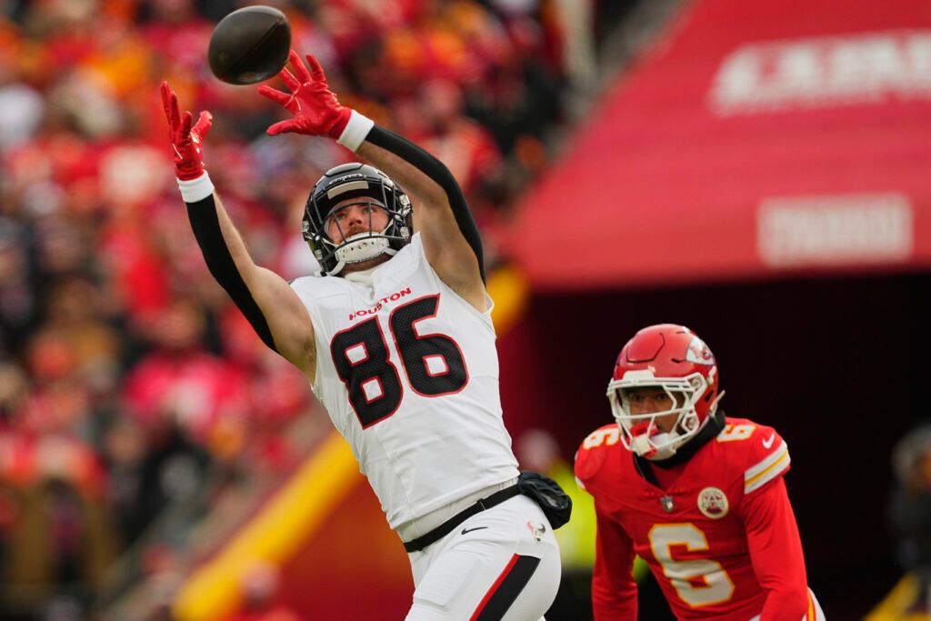 Dalton Schultz's Wife Lauren Shares Emotional Moment With Texans TE ...