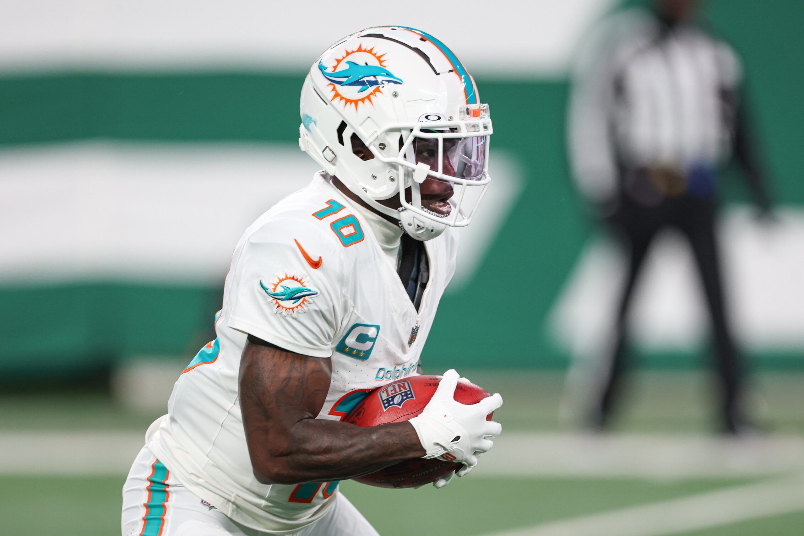 Dolphins Superstar Tyreek Hill Reveals What Led to End-of-Season Trade ...