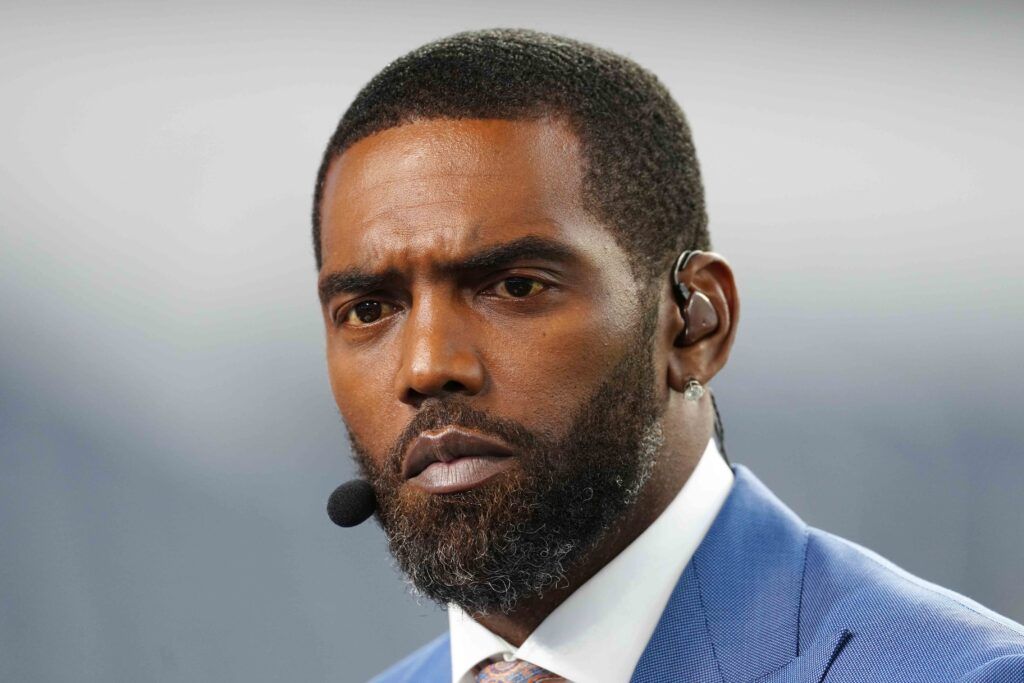 NFL Legend Randy Moss Breaks Down in Tears After Emotional Return To ...