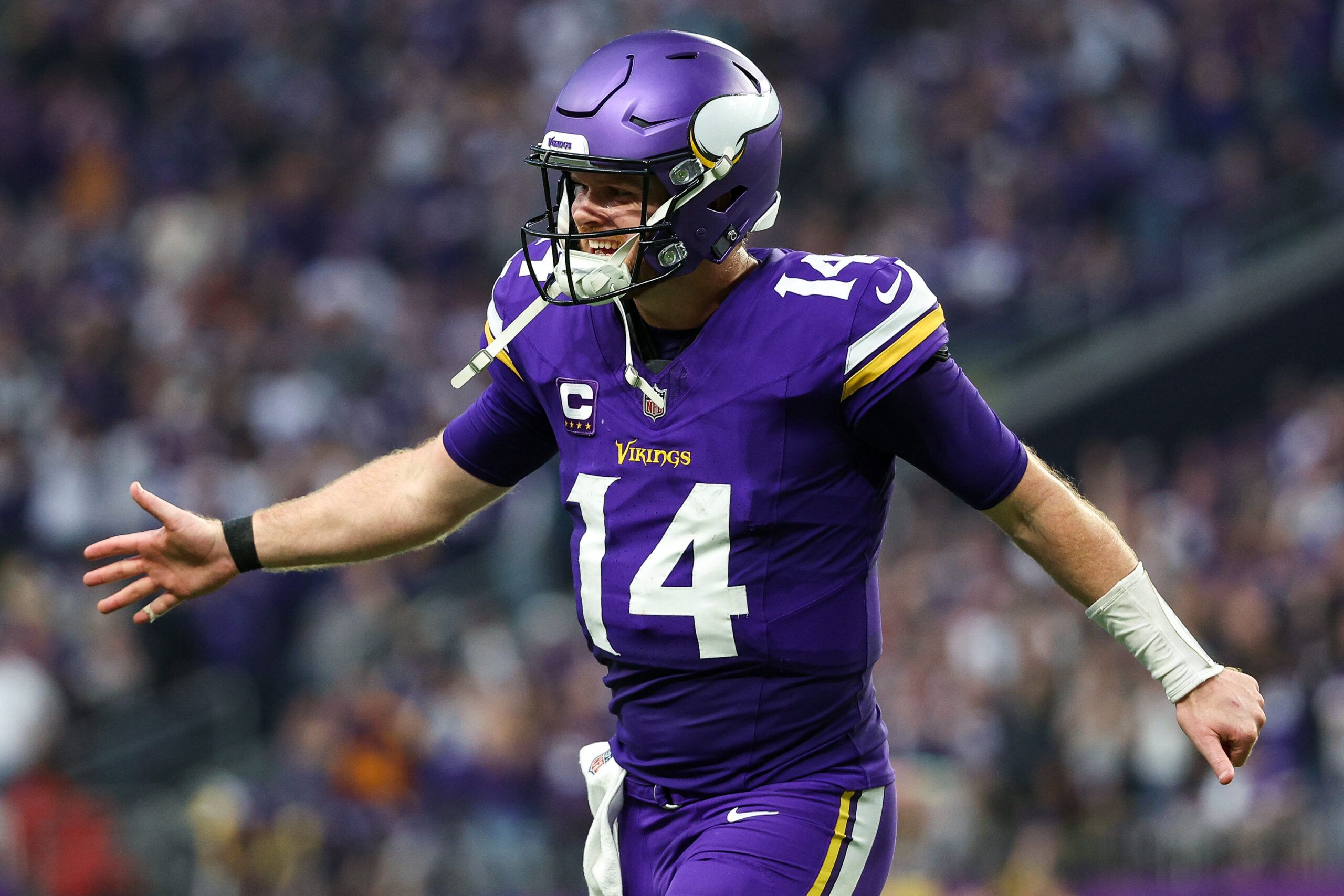 Vikings Legend Gives Blunt Assessment of Sam Darnold and Whether He Can Lead Minnesota to a ...