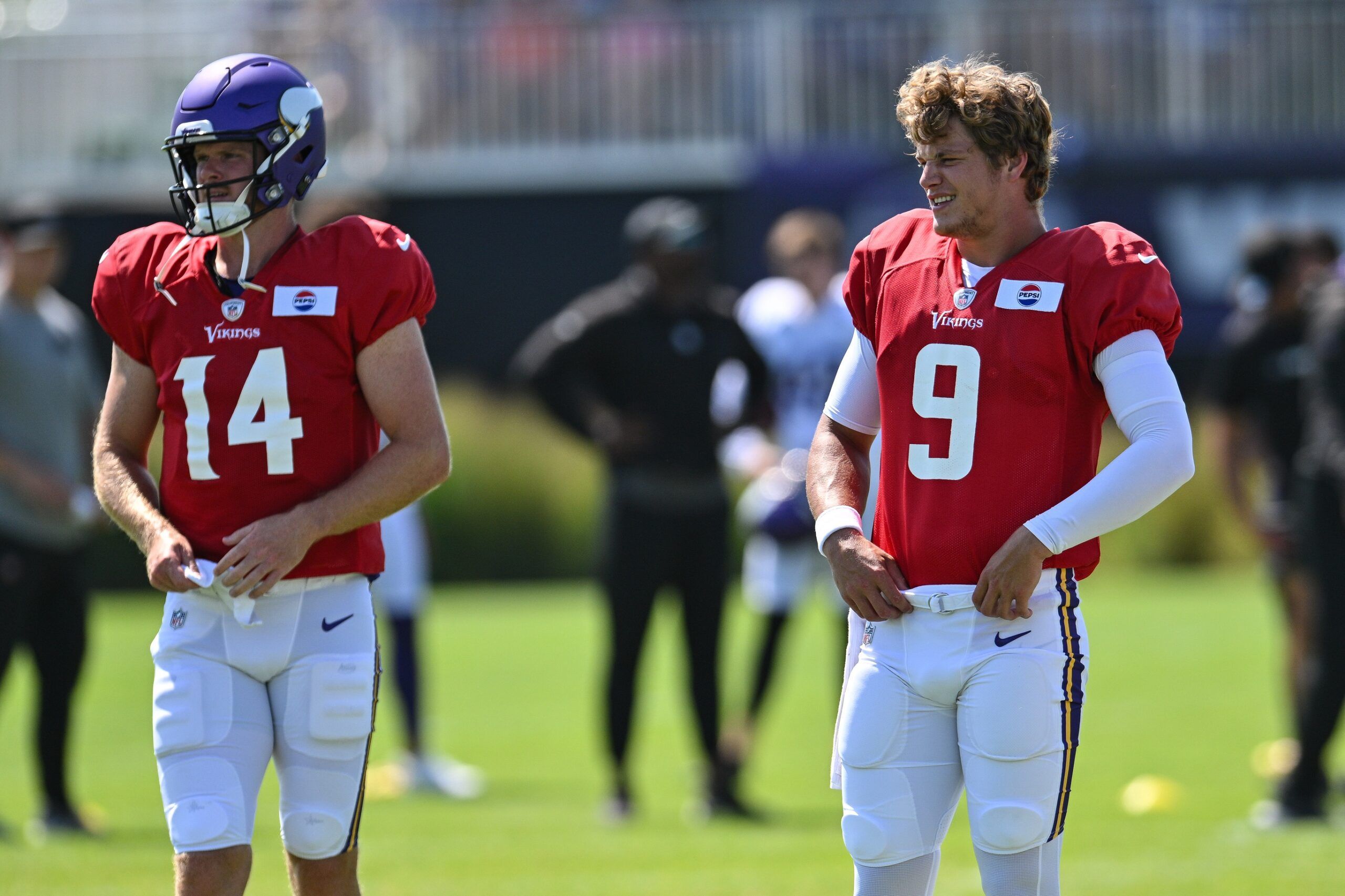 NFL Insider Reveals New Factor That May Impact Vikings’ QB Decision Between Sam Darnold, J.J ...