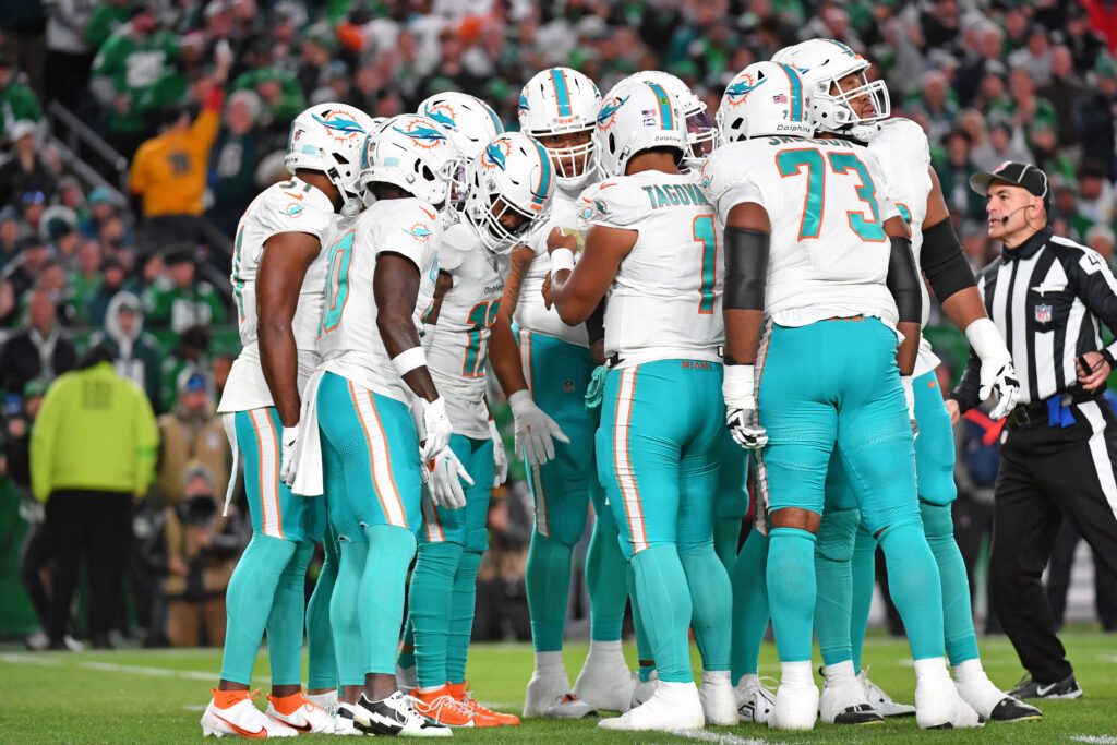 Dolphins Star Takes Minimum Contract Instead of $28.6 Million Salary ...