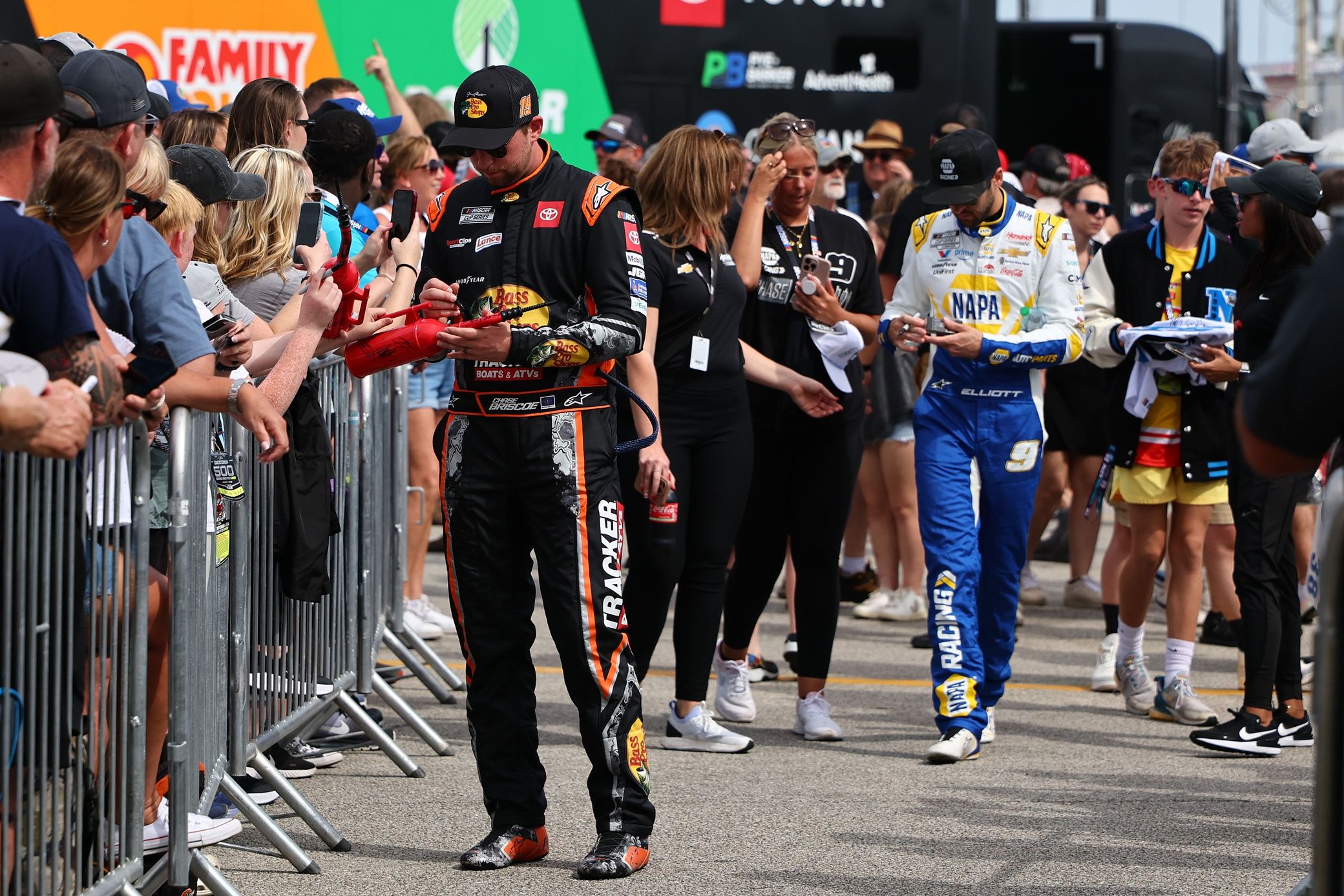 NASCAR's Racing 'Night and Day Better' Than F1: Chase Briscoe Delivers ...