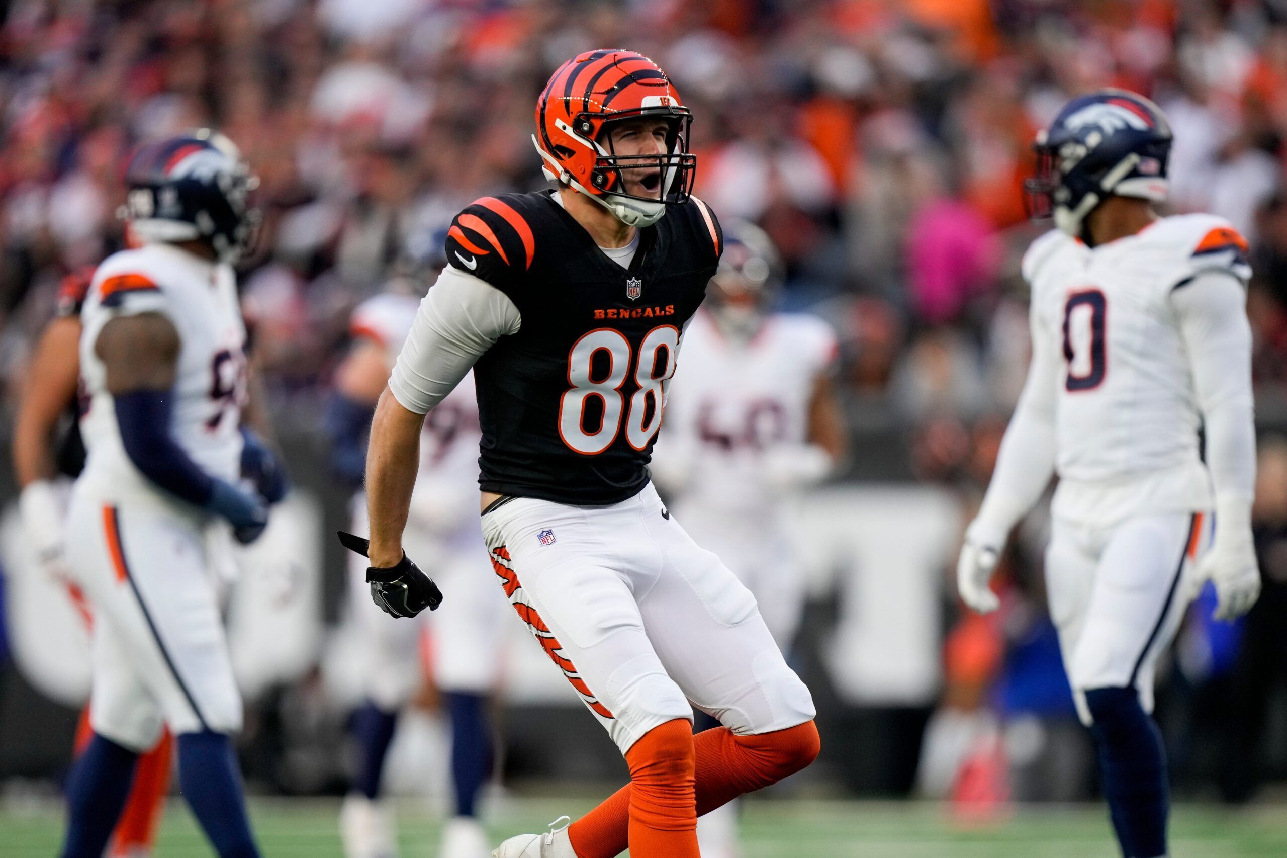 Bengals TE Mike Gesicki Had Hilarious Reaction to Joe Burrow Pressuring ...