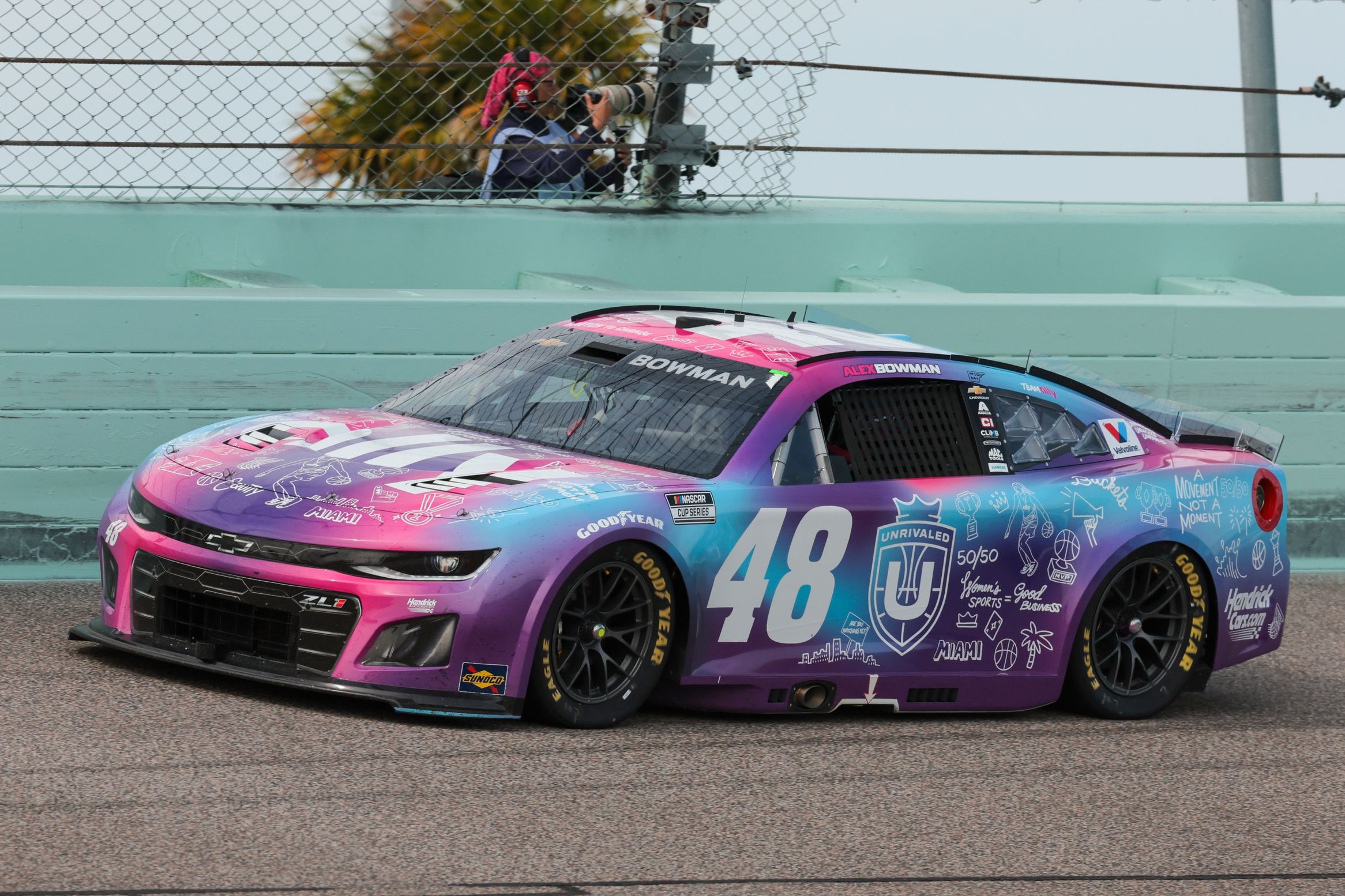 Alex Bowman Delivers Painful 2-Word Message to Team After Homestead Defeat to Kyle Larson