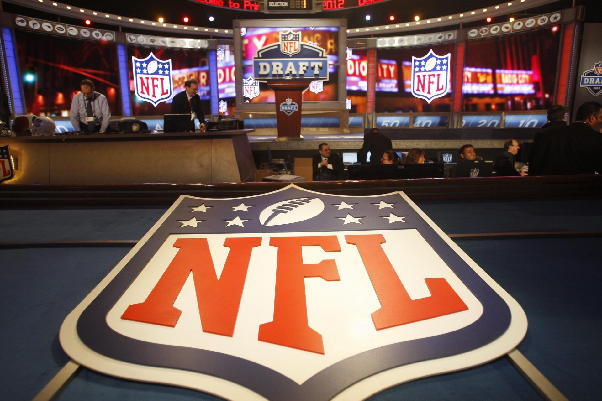 NFL Insider Reveals Team That Seems Open To Trading Out of Top 5 in ...