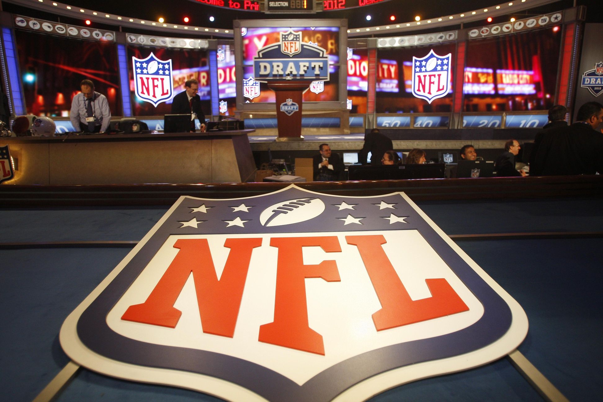 NFL Insider Reveals Team That Seems Open To Trading Out of Top 5 in ...