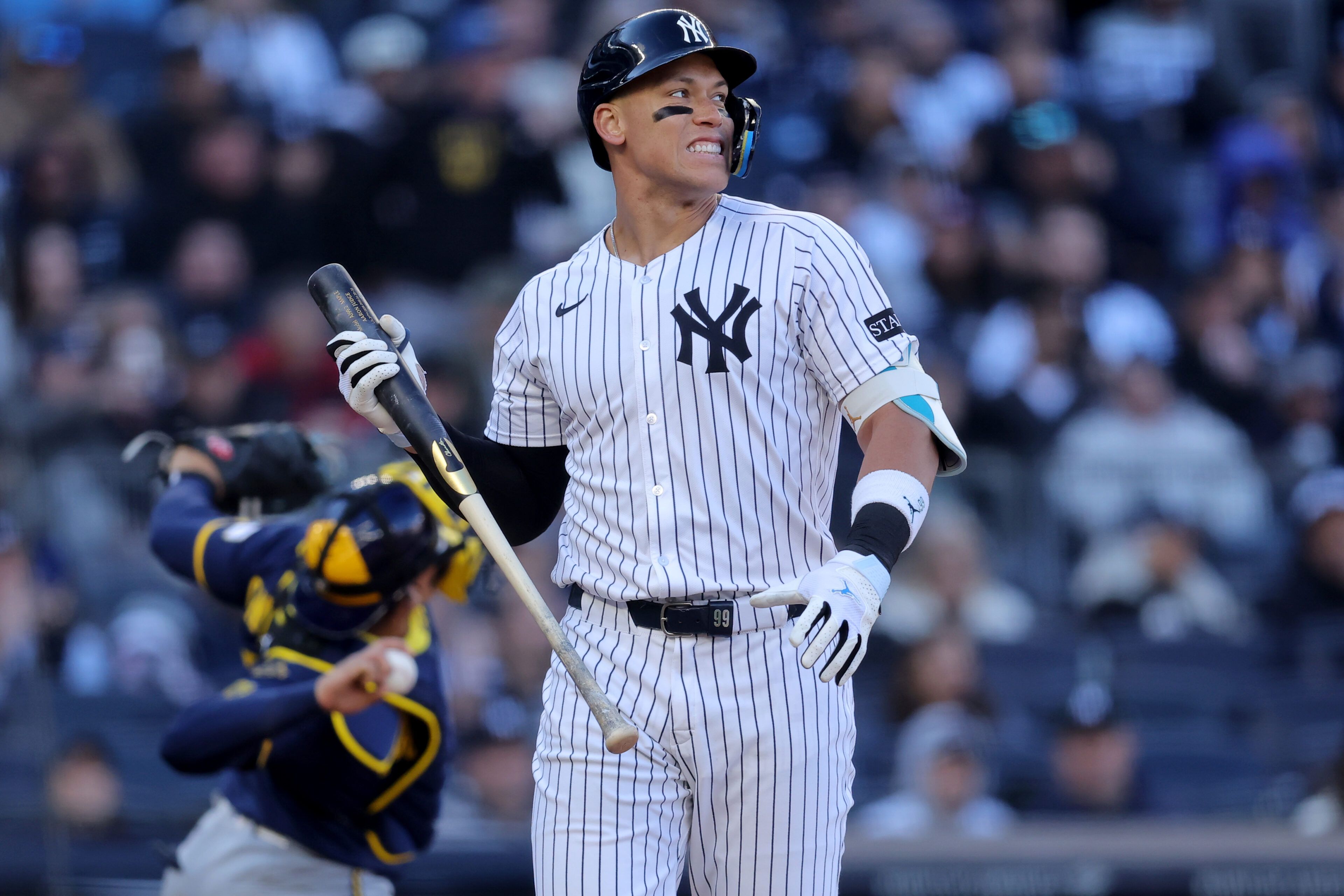 Aaron Judge Leaves Young Yankees Fan in Tears With His Unexpected ...
