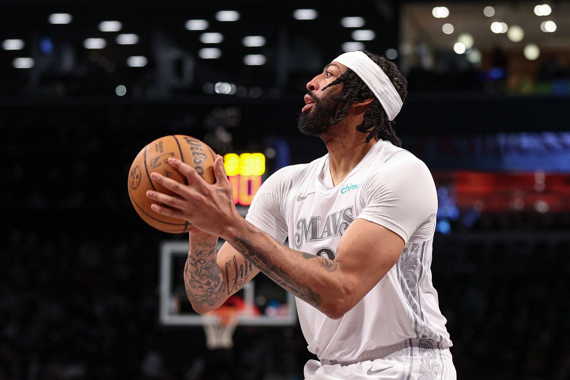 Anthony Davis’ Family Remains Without a Home in Dallas As He Risks ...