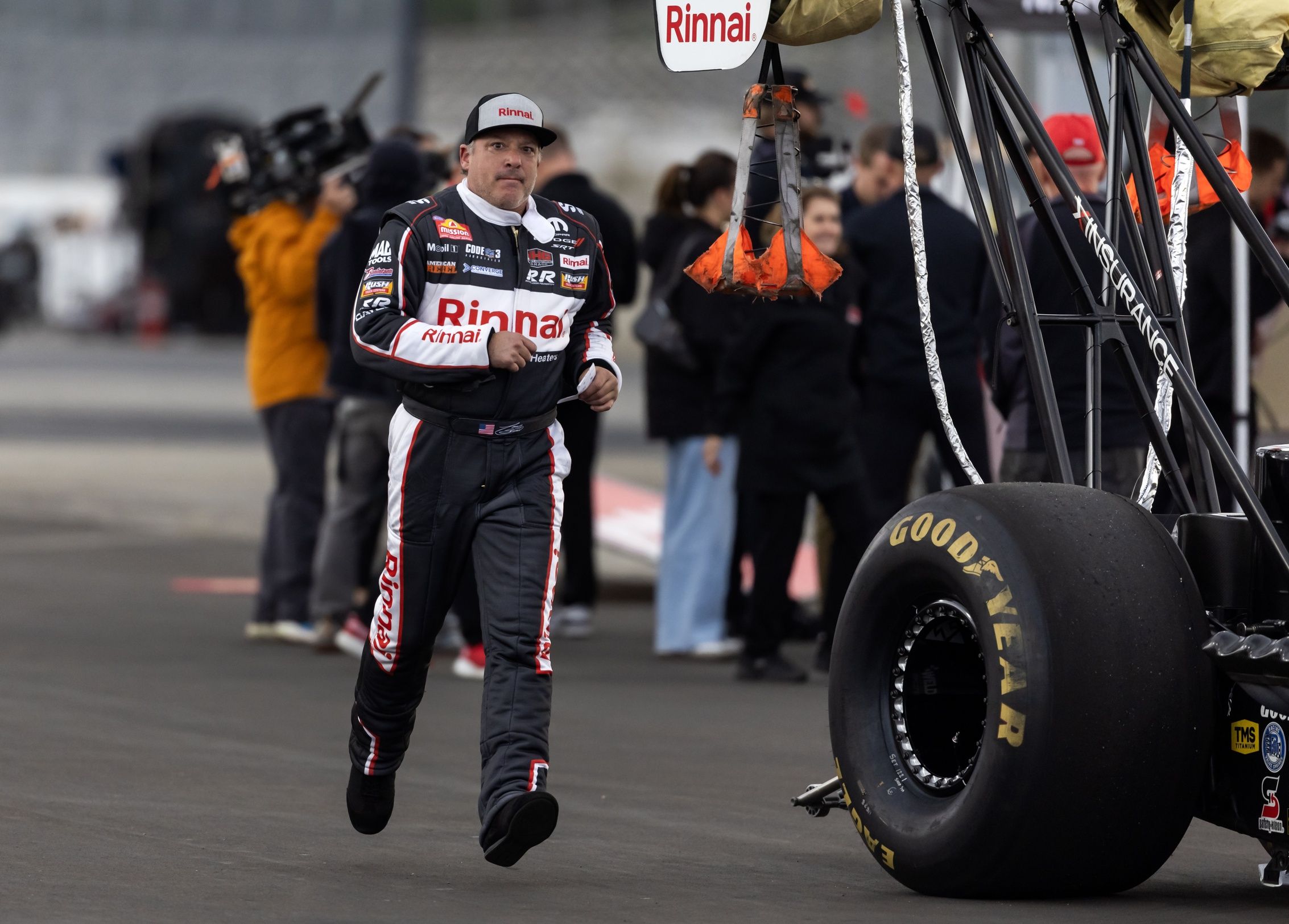 NASCAR Legend Tony Stewart Hilariously Reveals His Go-To Weapon When ...