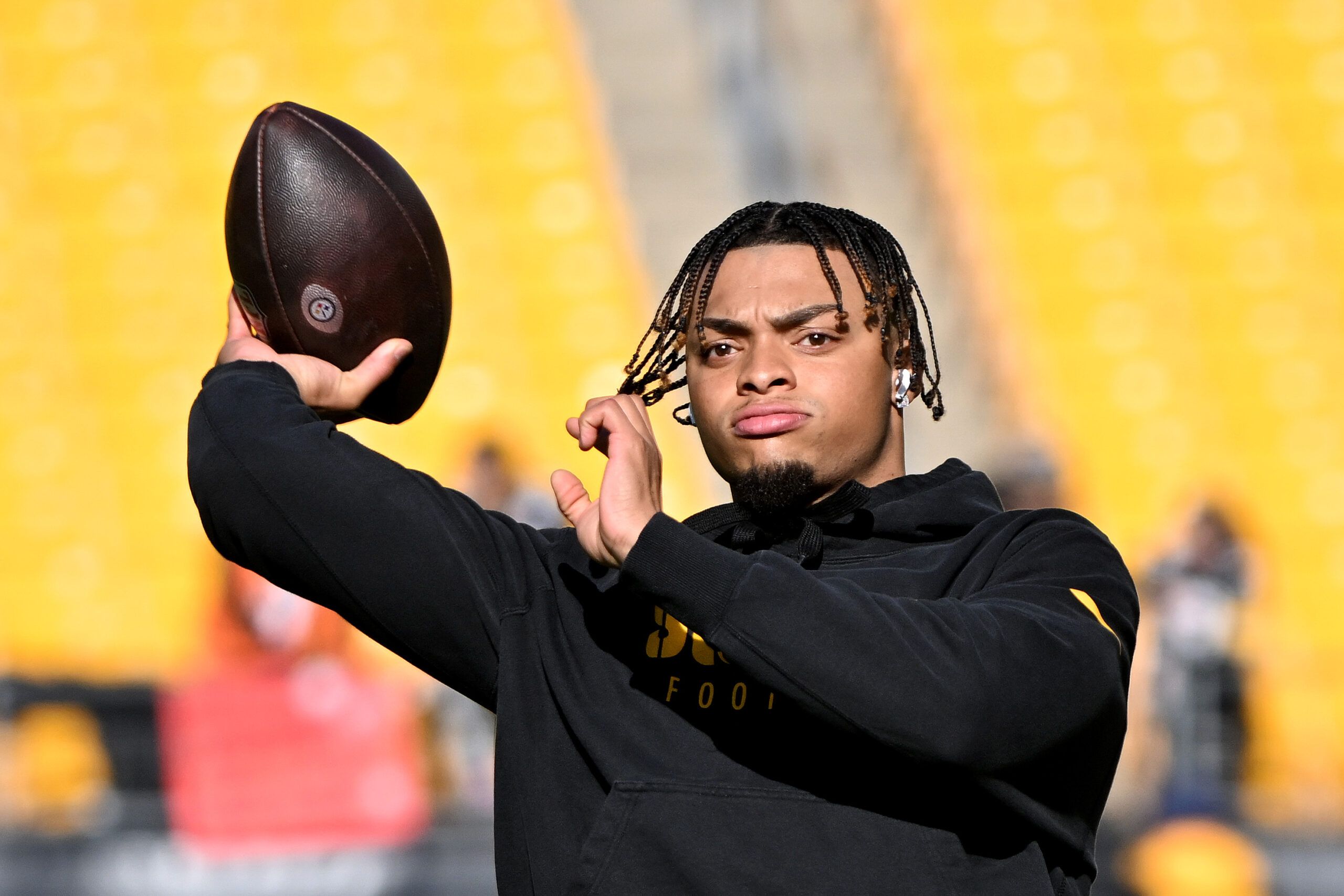 NFL Insider Predicts Whether Jets Will Draft a QB After $40,000,000 ...