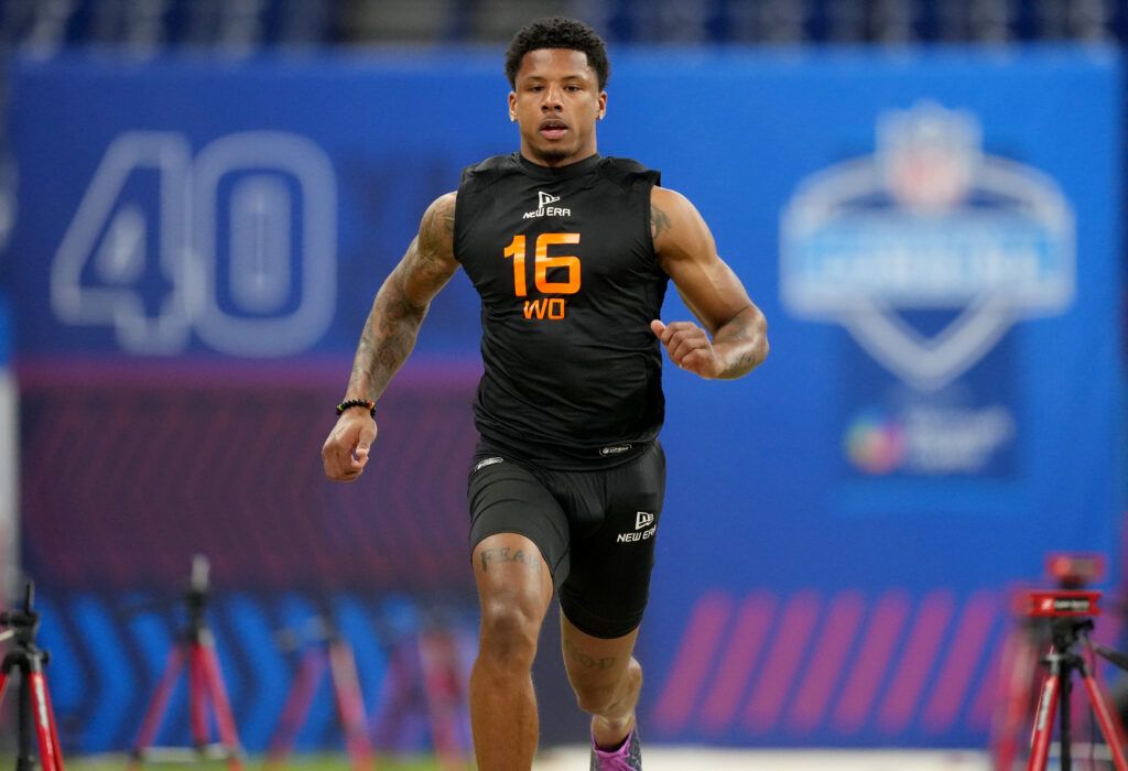 Texas WR Matthew Golden Sends 2-Word Message After Meeting Jerry Jones ...