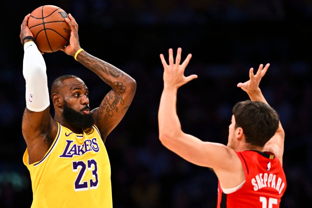 JJ Redick Delivers Blunt 2-Word Update on LeBron James’ Groin Injury ...