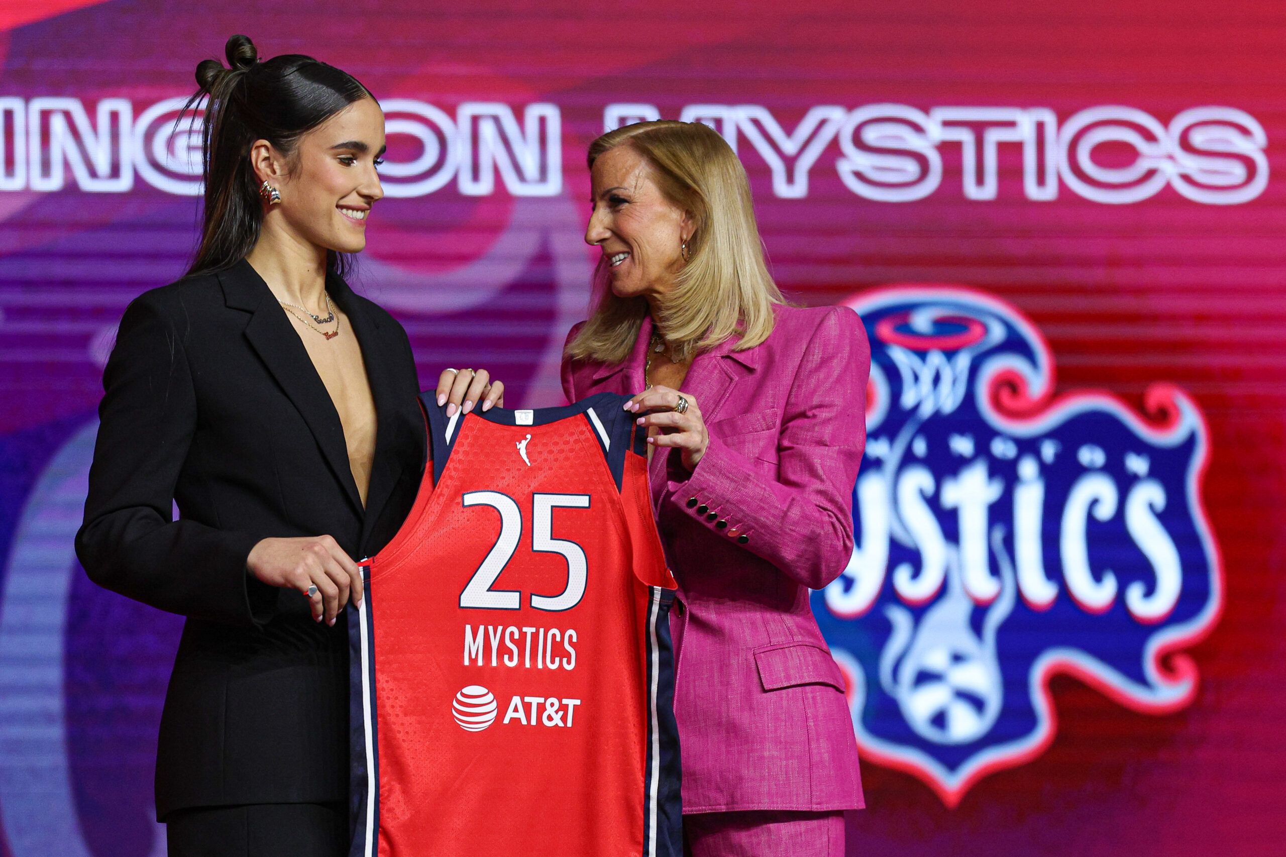 WATCH: Sonia Citron Shares a Moment With Boyfriend Marist Liufau After ...