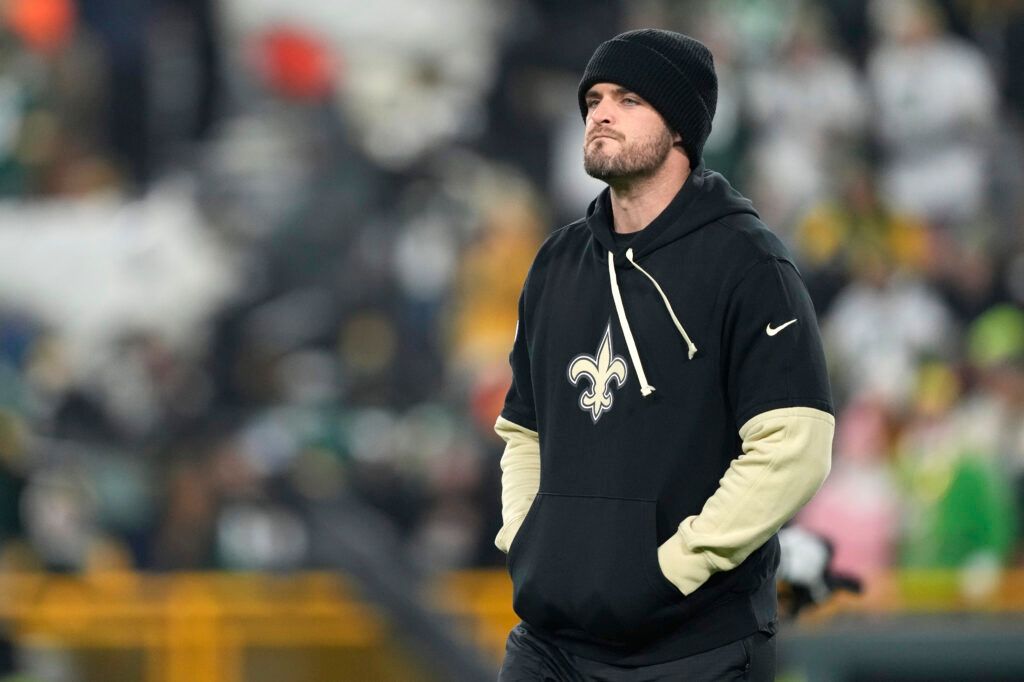 NFL Insider Shares Conspiracy Theory That Derek Carr's Shoulder Injury ...