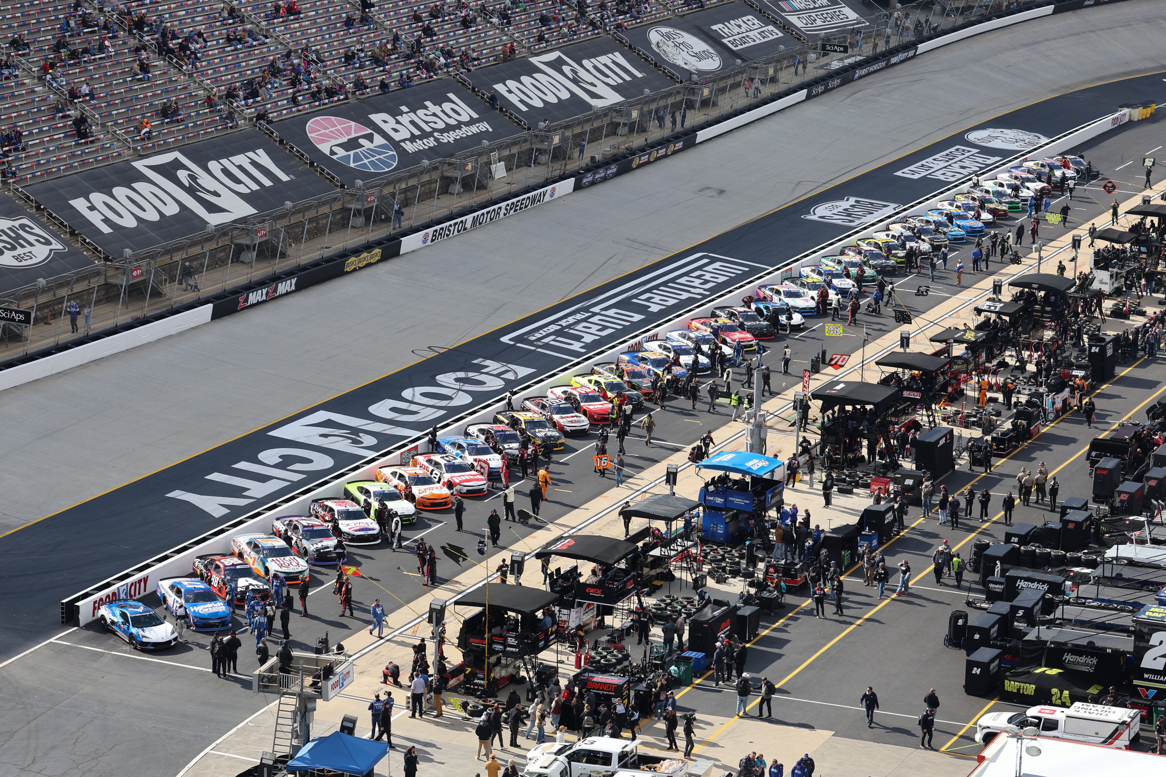 NASCAR Insider Reveals Jeff Gordon's Blunt Admission on Bristol Disaster