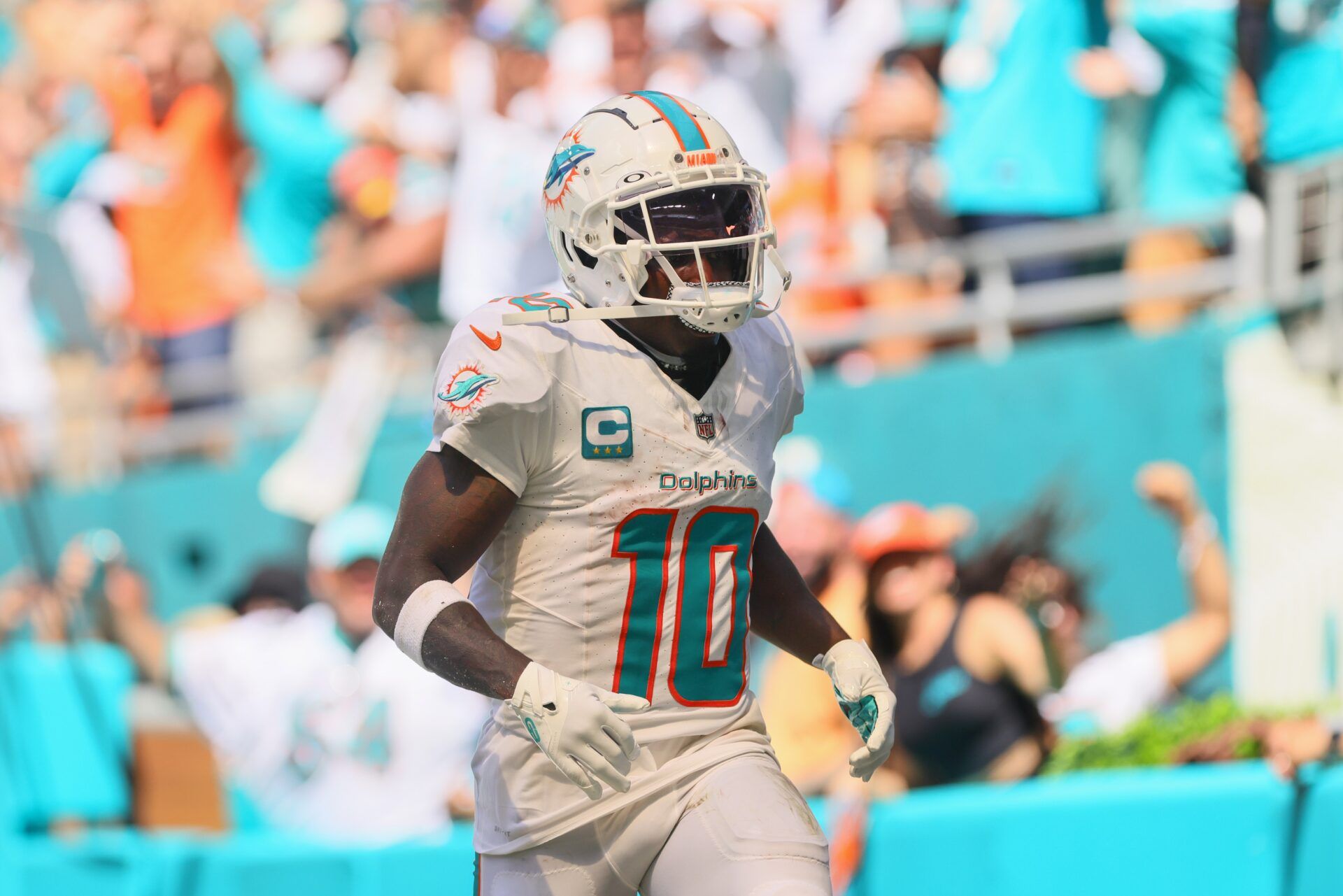 NFL Insider Provides Major Update on Tyreek Hill Trade Rumors After Dolphins GM Chris Grier’s ...