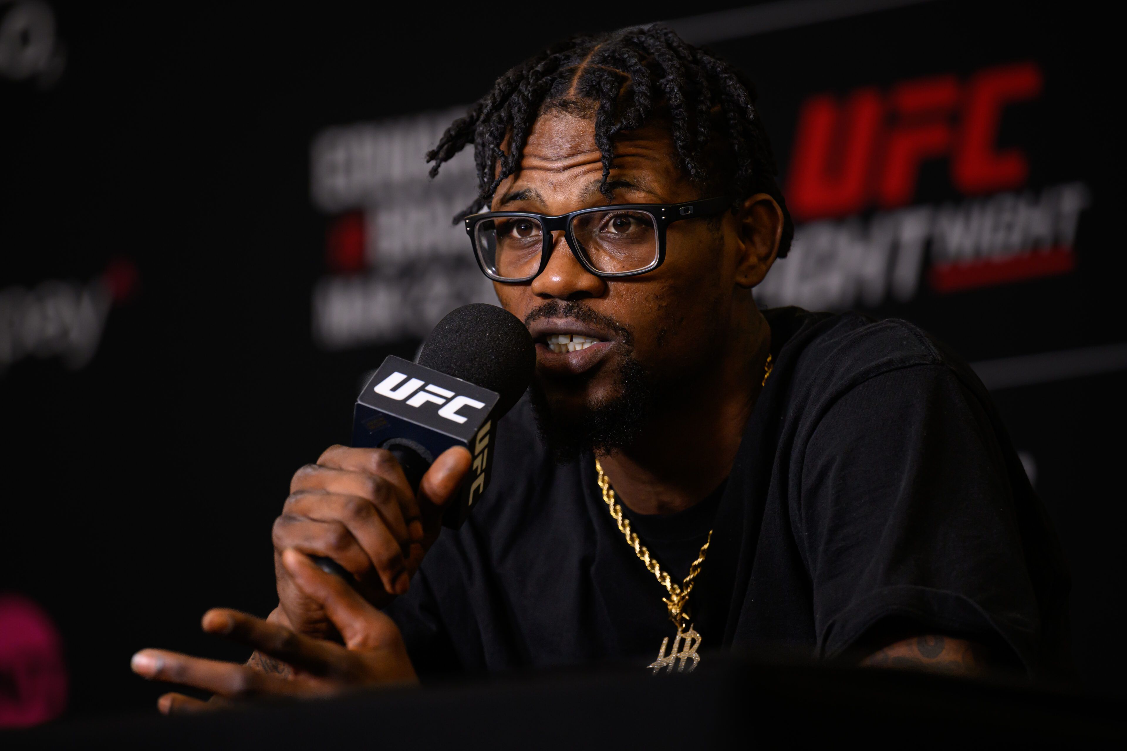 ‘This Fight Ending in D’Arce by Someone’ – Fans React as the UFC ...