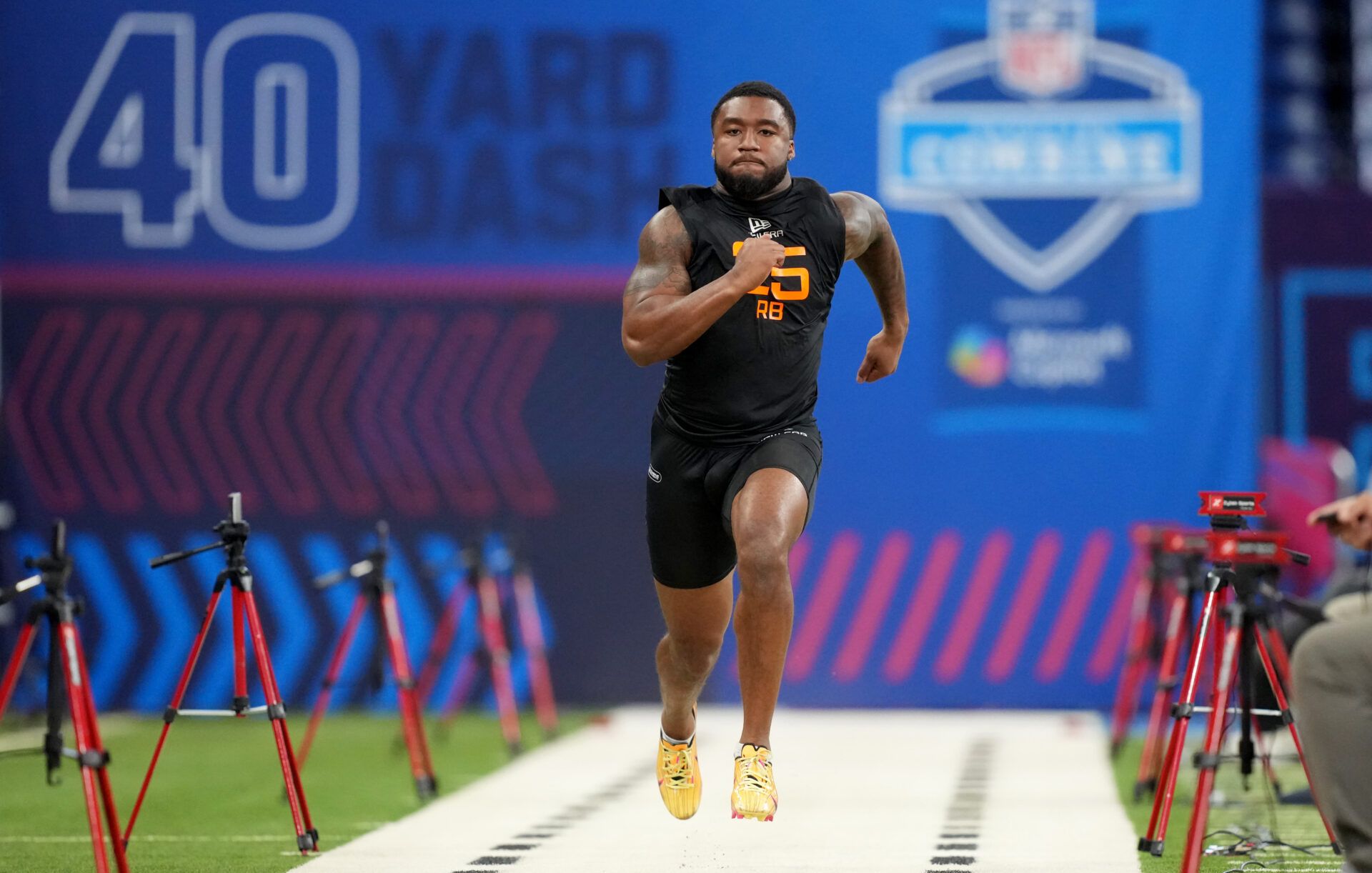 Who Is NFL Draft Prospect Devin Neal? Height, Weight, Age, College, 40 ...